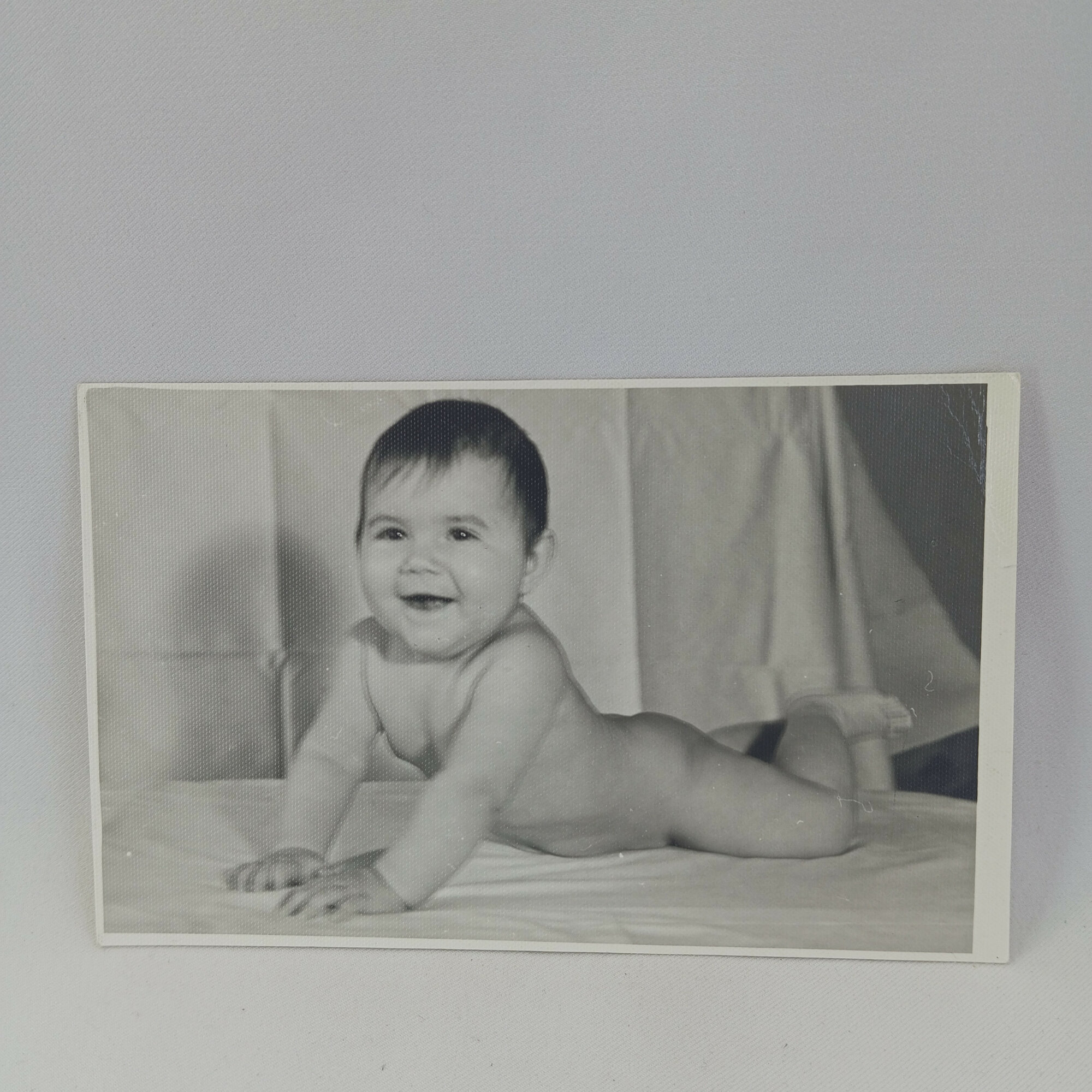 Фотография винтажная, СССР. Черно белый снимок ребенка на бумаге, формат 10 на 15 см