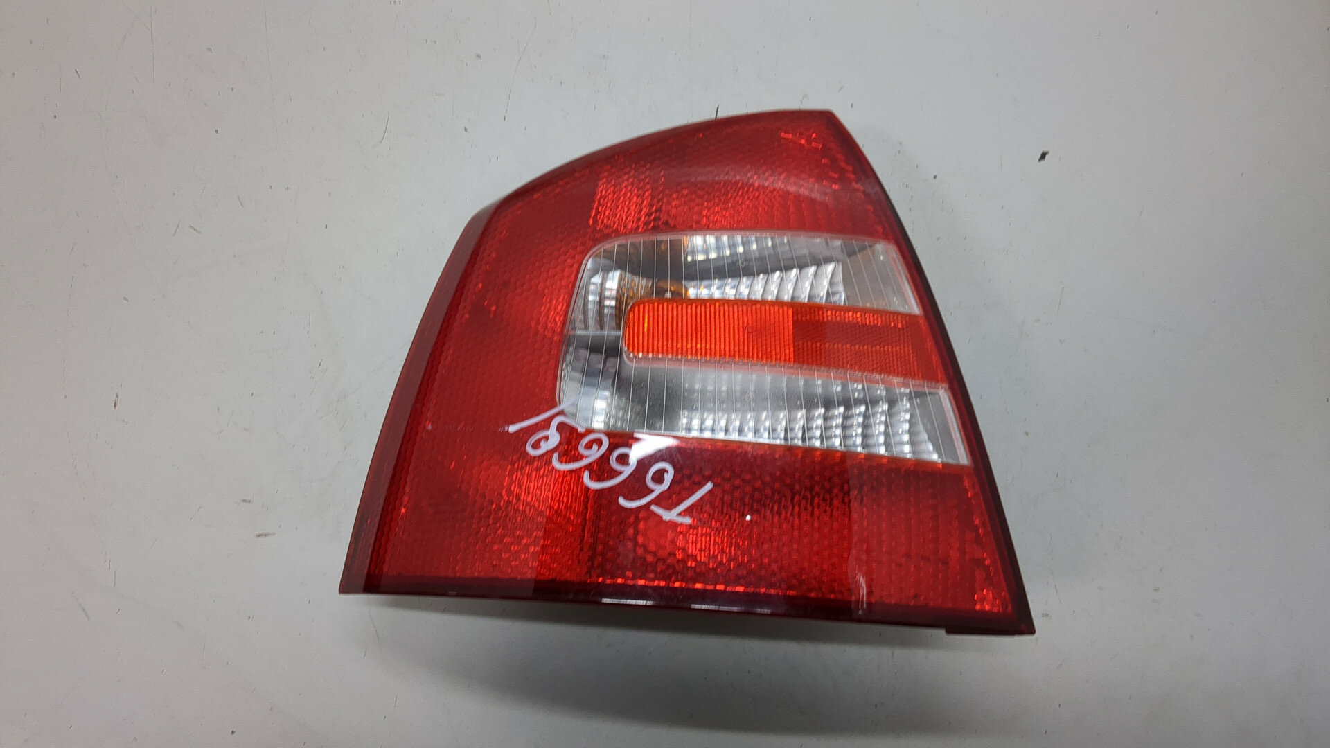 Фонарь (задний) левый Skoda Octavia (A5) Б/У