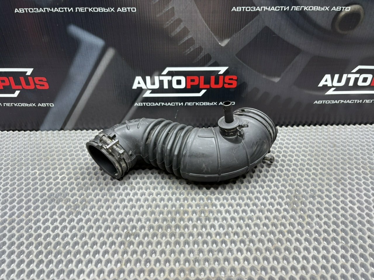 Патрубок воздушного фильтра Hyundai Solaris 2013 (1.6 G4FC) Б/У с пробегом Арт. 28138-1R010