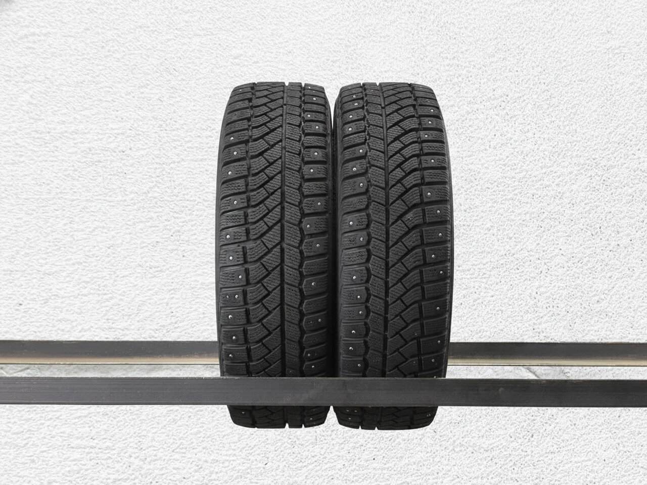 Зимние шины шипованные Viatti Brina Nordico 195/65 R15 10% износ TSB050408