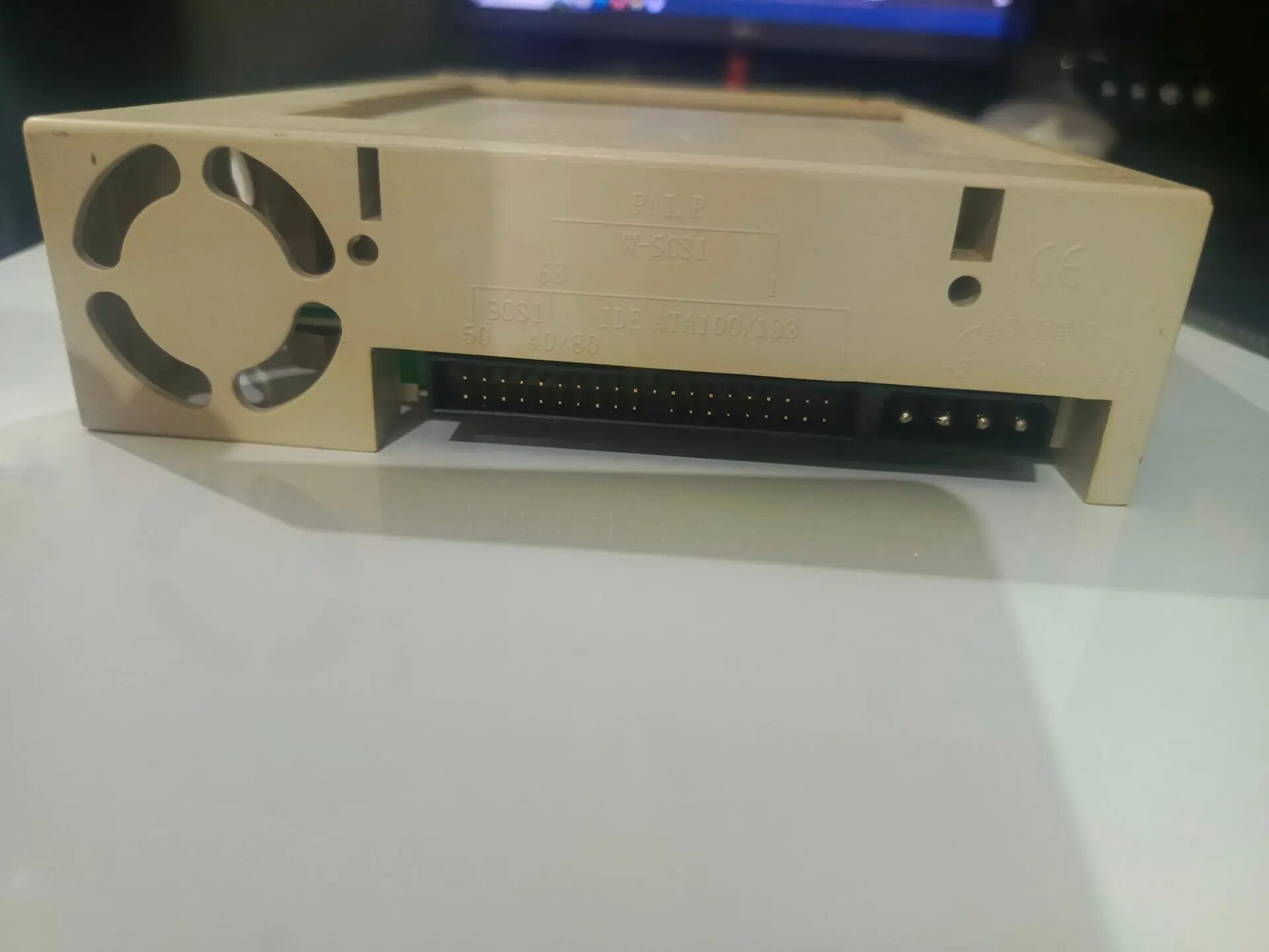Mobile Rack (съемный контейнер / салазки) формата 3,5 дюйма для установки в отсек 5,25" системного блока.