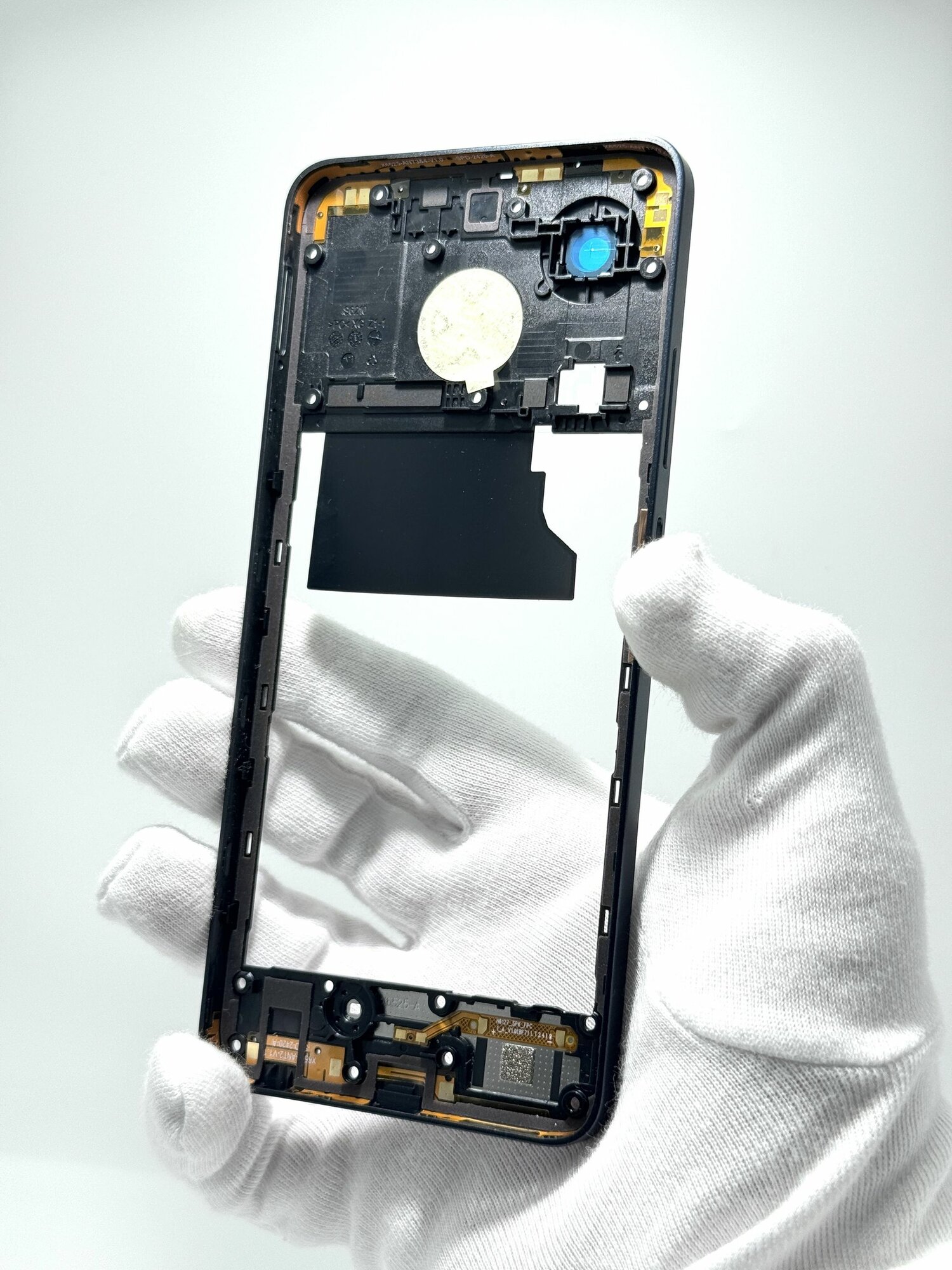 Средняя часть (корпус) для Infinix Smart 8 (X6525) (черный), рамка корпуса, запчасть для смартфона