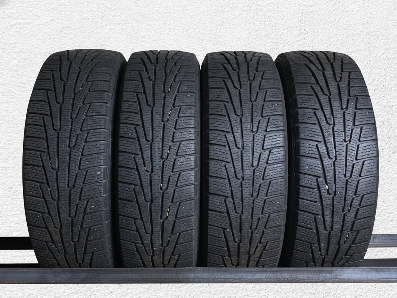 Комплект (4 шт) зимних БУ шин нешипованные Nokian Tyres Nordman RS2 SUV 235/65 R18 5% износ TSB048503