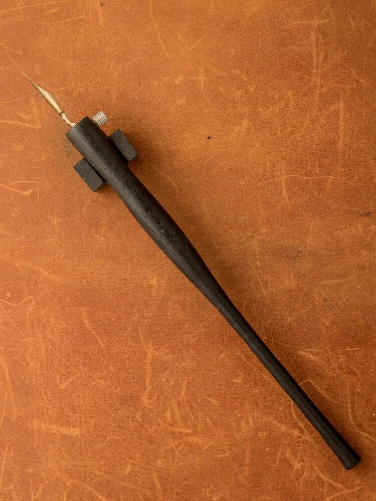 Прямой держатель для перьев из черного граба от Niks Pens серия Classic. Авторское крепление перьев с винтом