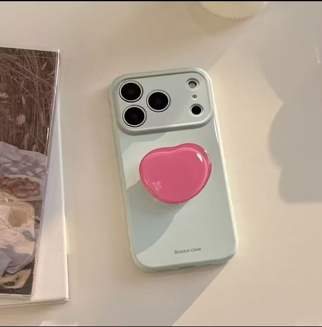 Чехол-подставка с английскими буквами для iPhone 16 Plus - Рамка с сердцем, синий