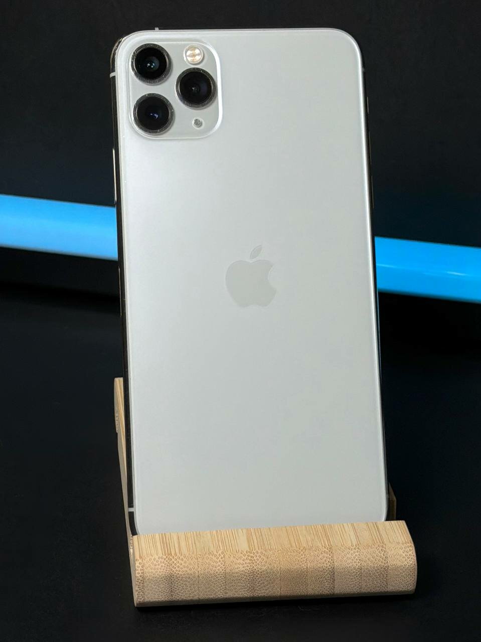Смартфон Apple iPhone 11 Pro Max, 64 ГБ, nano-SIM + eSIM, белый
