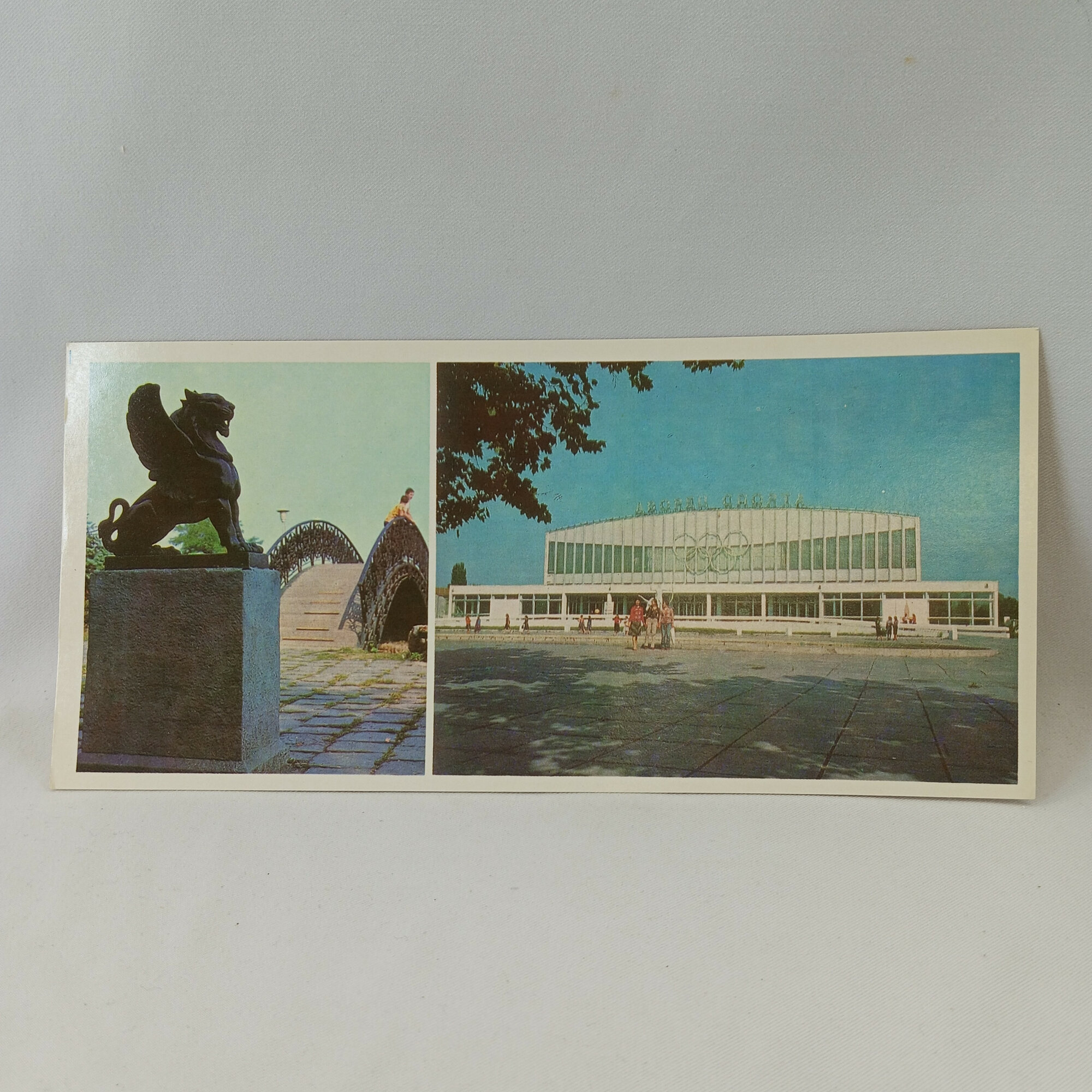 Открытка советская СССР. Одесса, памятник и здание дворца спорта. Винтаж, городская архитектура