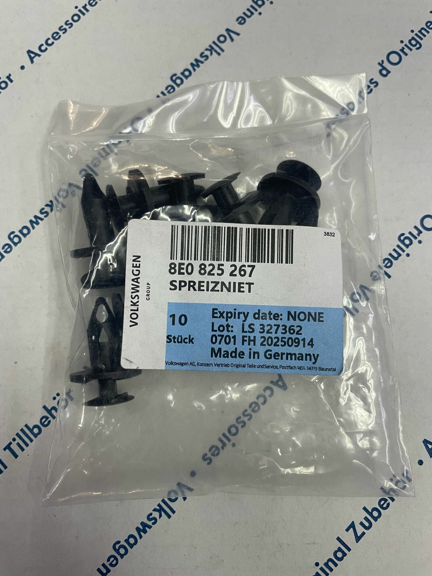 VAG 8E0825267 Крепеж (10 штук) для AUDI A3 (8L1) (1996-2003)