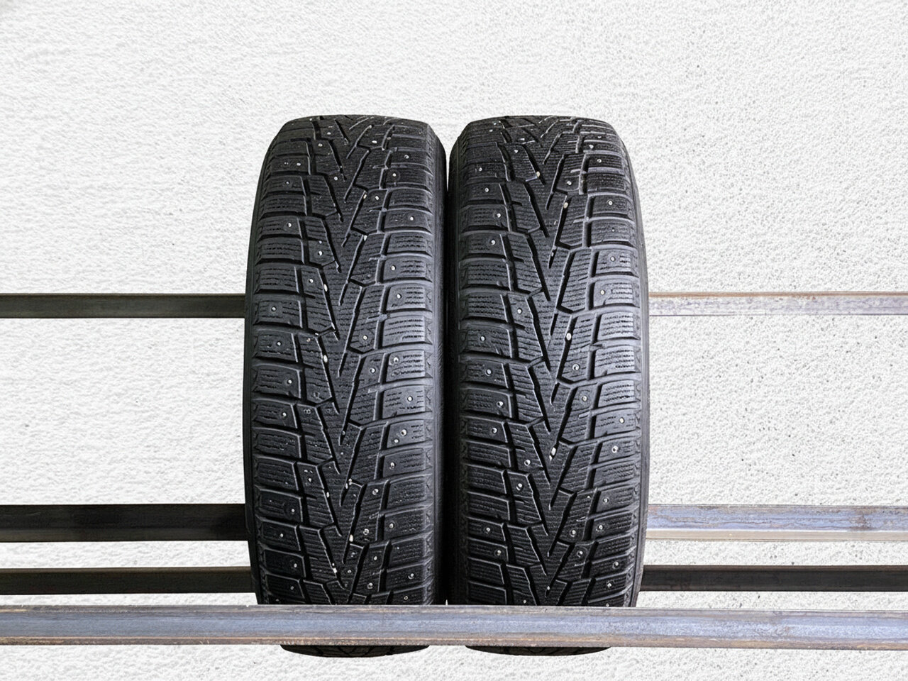 Комплект (2 шт) зимних БУ шин шипованные Nexen WinGuard WinSpike 215/55 R17 30% износ TSB041485