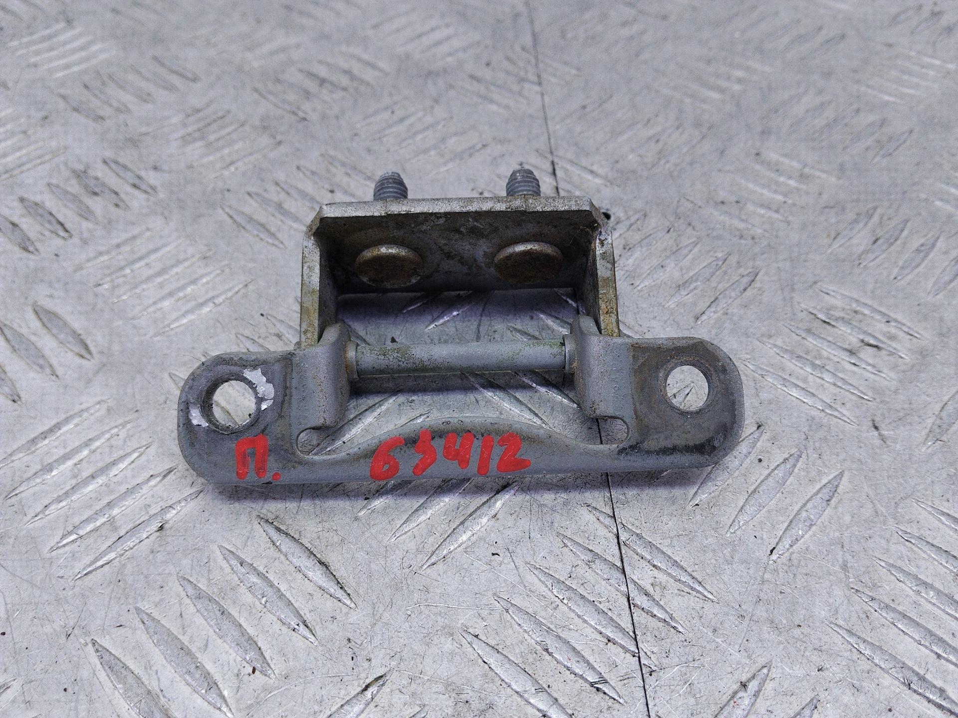 Петля крышки багажника правая Subaru Legacy 3 (1998 - 2003)