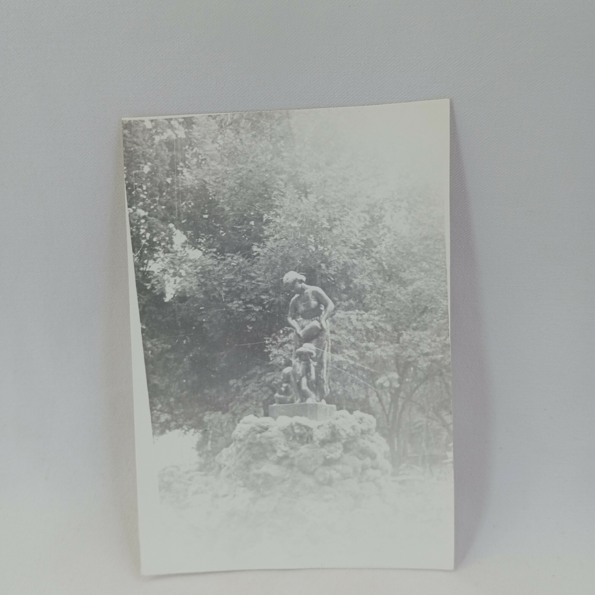 Фотография винтажная, СССР. Юрмала, 1971 год, парковая скульптура на снимке