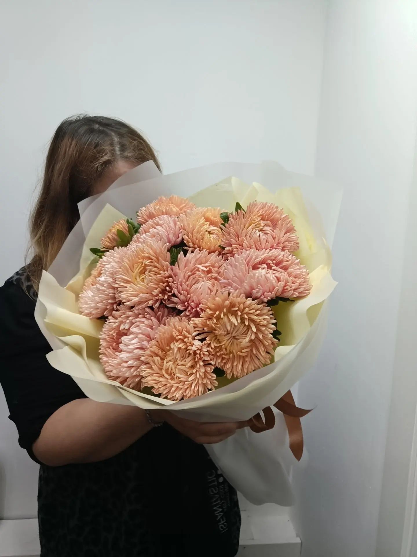 Монобукет астр в упаковке, 45см