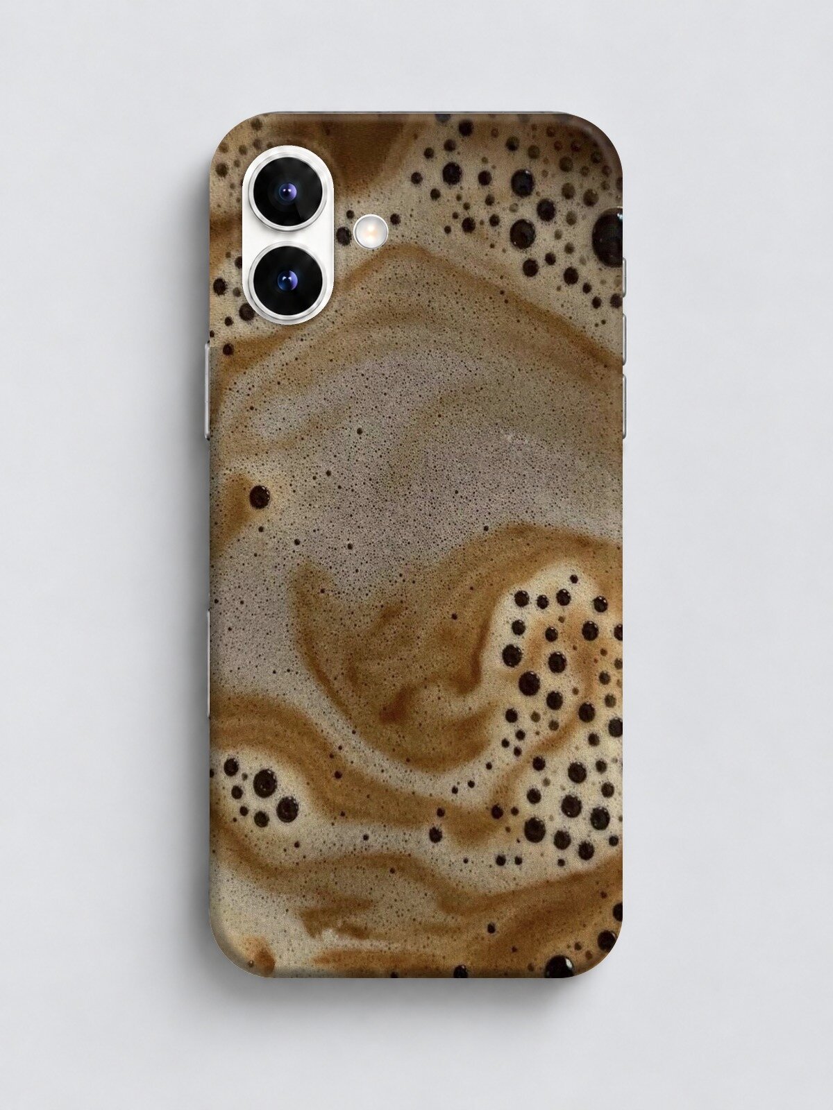 Эстетичный чехол на iPhone 16 пена и пузыри