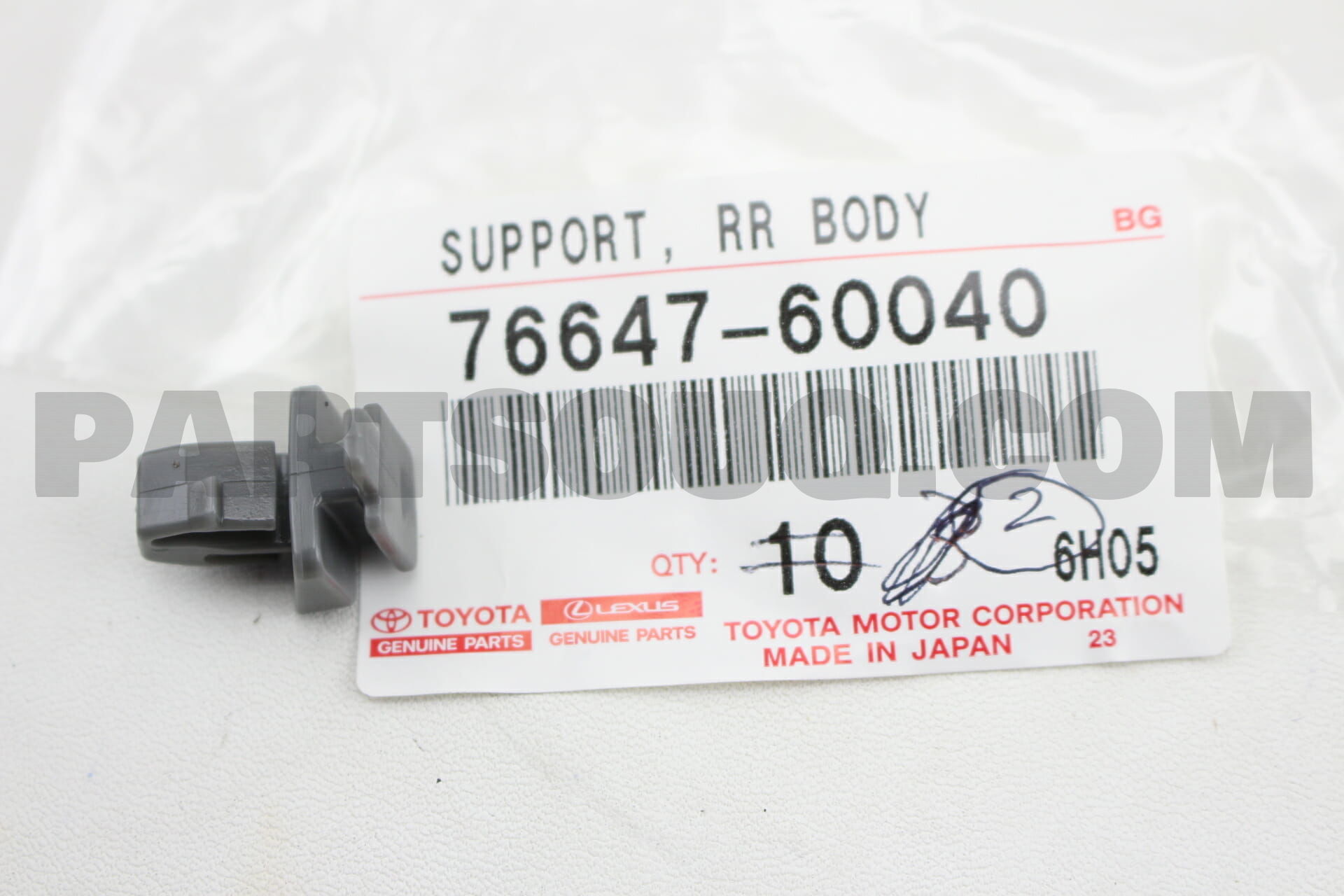 Крепеж брызговика Toyota 76647-60040