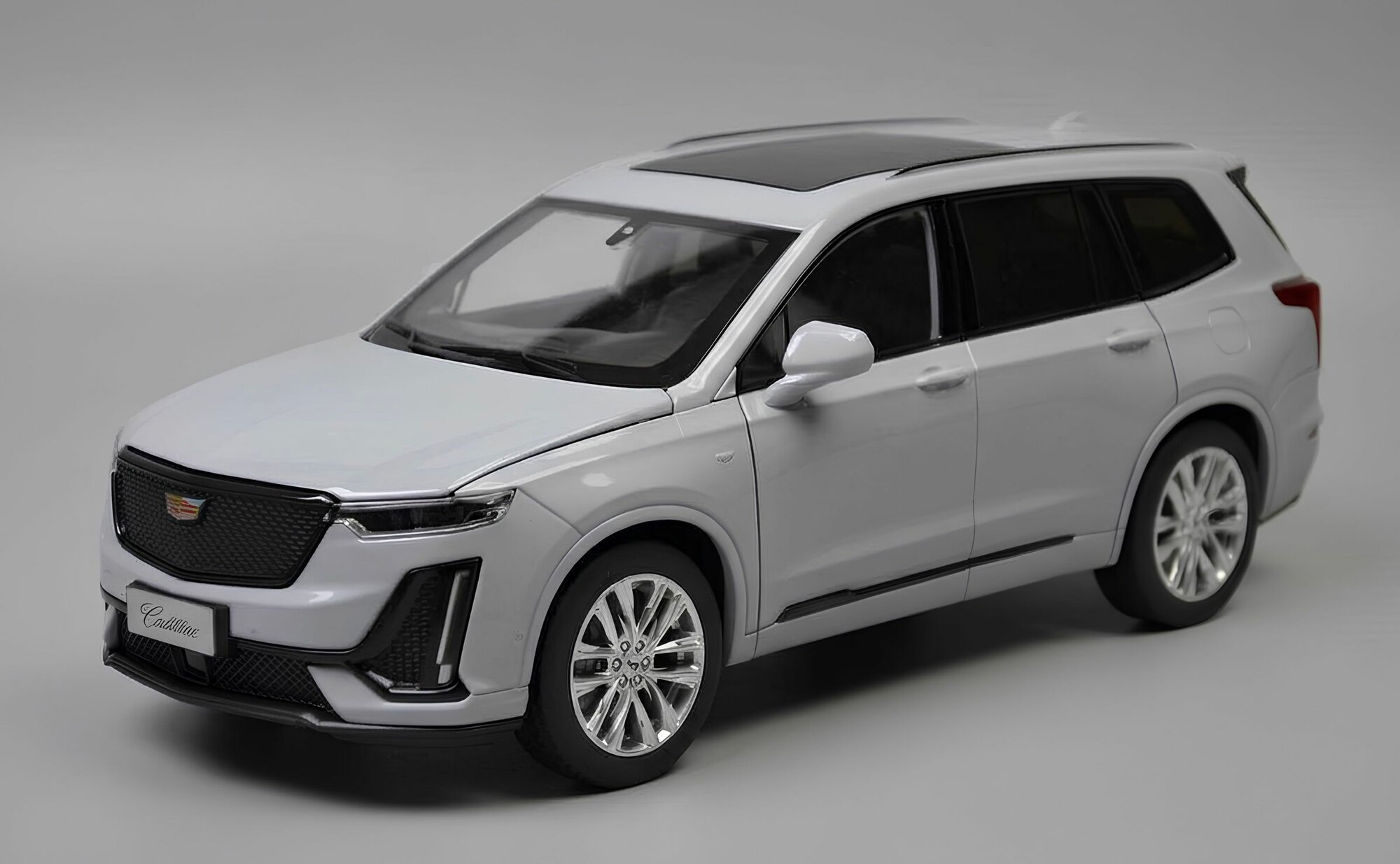 Машинка металлическая инерционная модель Cadillac XT6 (Кадиллак Эскти 6 2019-2026) Детская игрушка / Масштаб 1:24