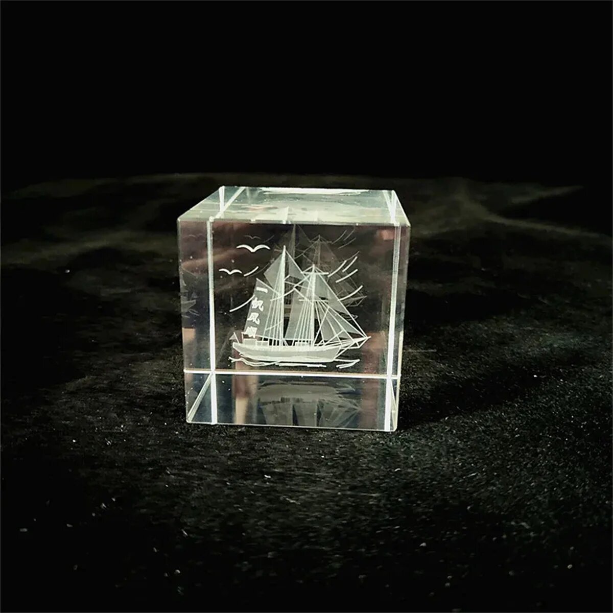 Хрустальный кораблик в кубе, 4 см, Цвет: Ship