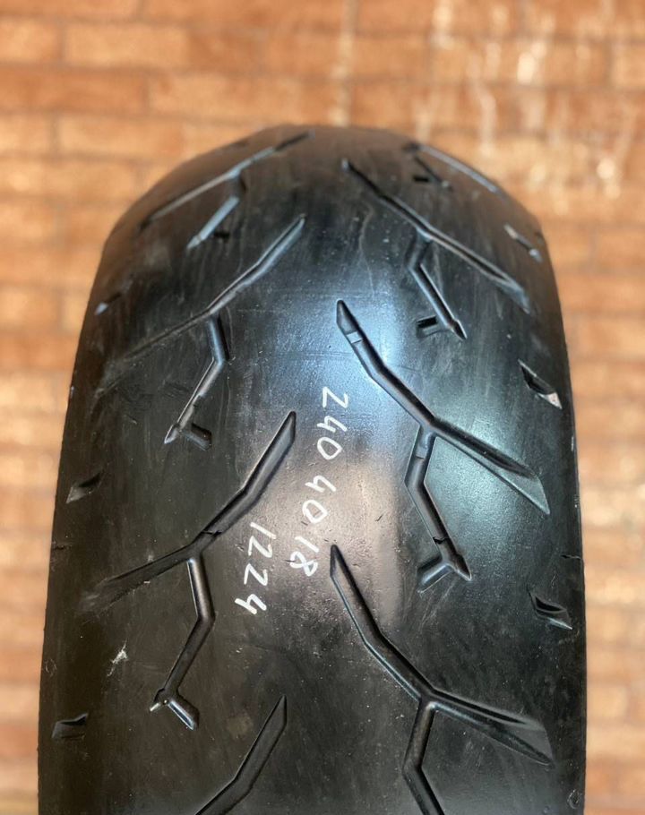 240/40 R18 Pirelli Nigth Dragon No1224