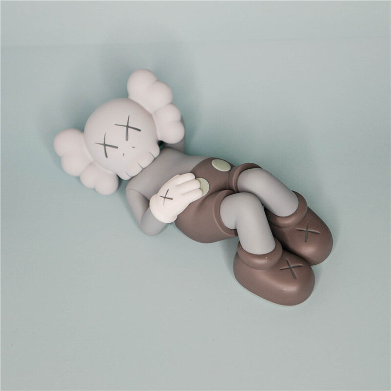 Фигурка KAWS Частичная Анатомия Трендовая Статуэтка Игрушка Цвет：28см Фудзи Лежа Серый [в коробке]