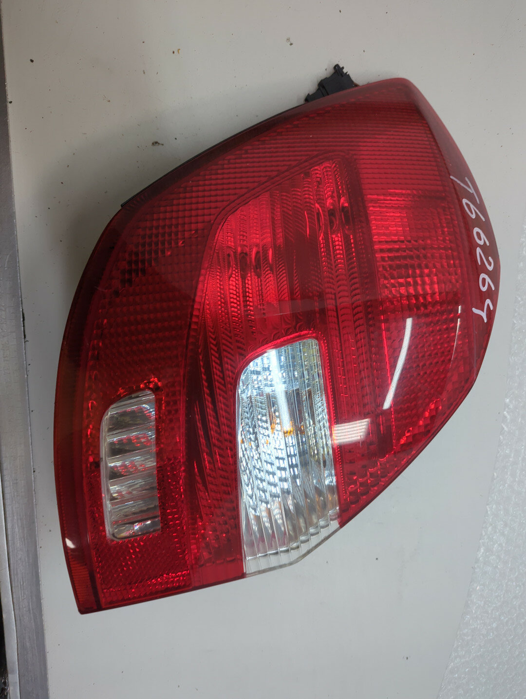 Фонарь (задний) левый Skoda Fabia Б/У
