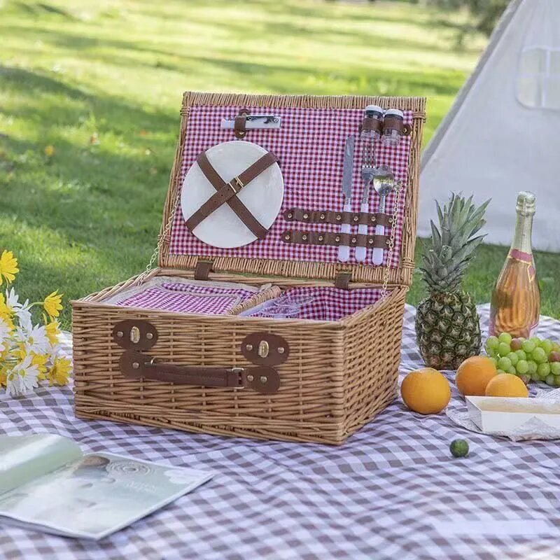 Holiday Basket Набор для пикника на 4 перс.