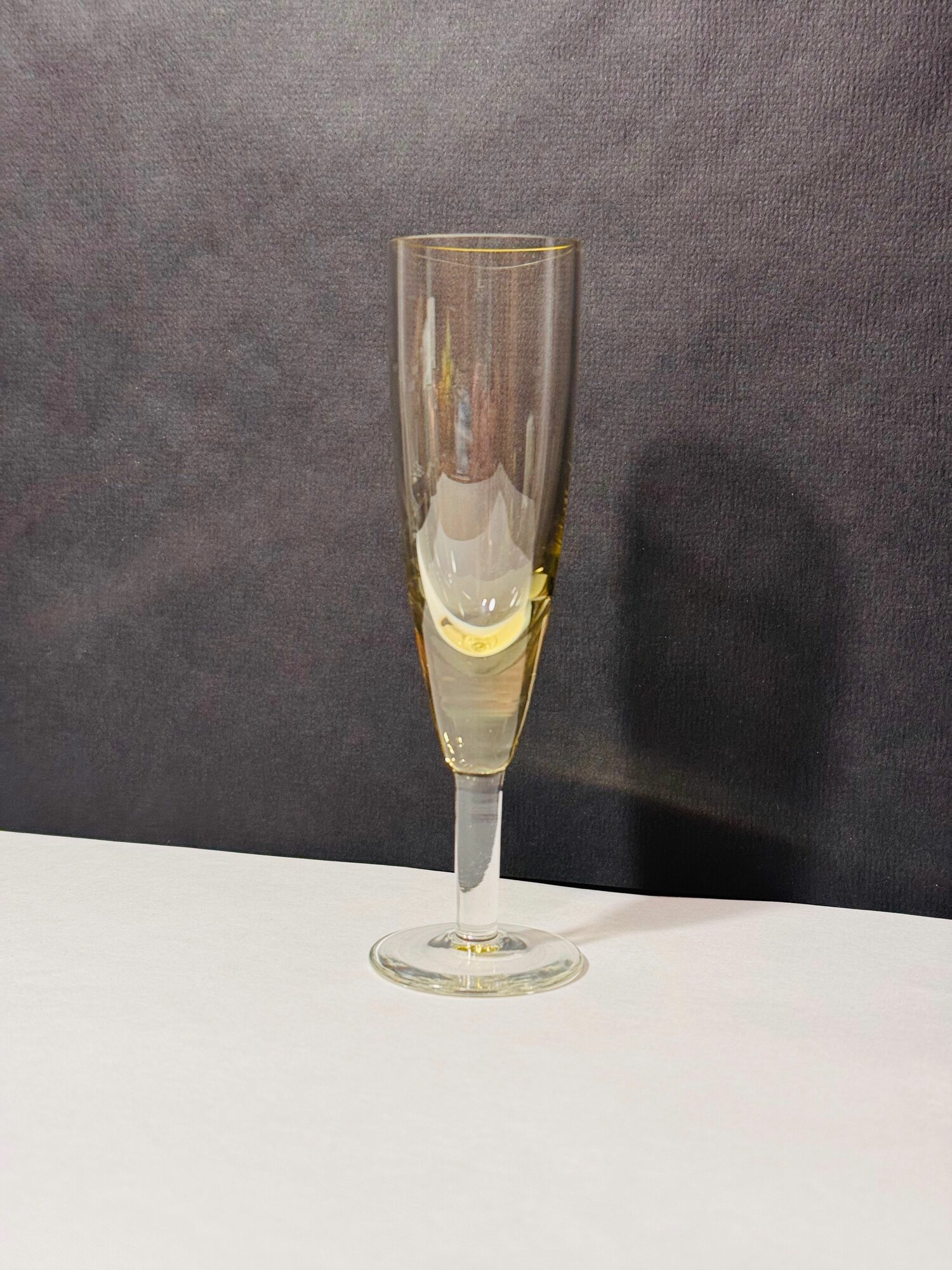 Рюмка жёлтого оттенка, цветное стекло. Винтаж, Чехословакия, 1970-1990 гг.