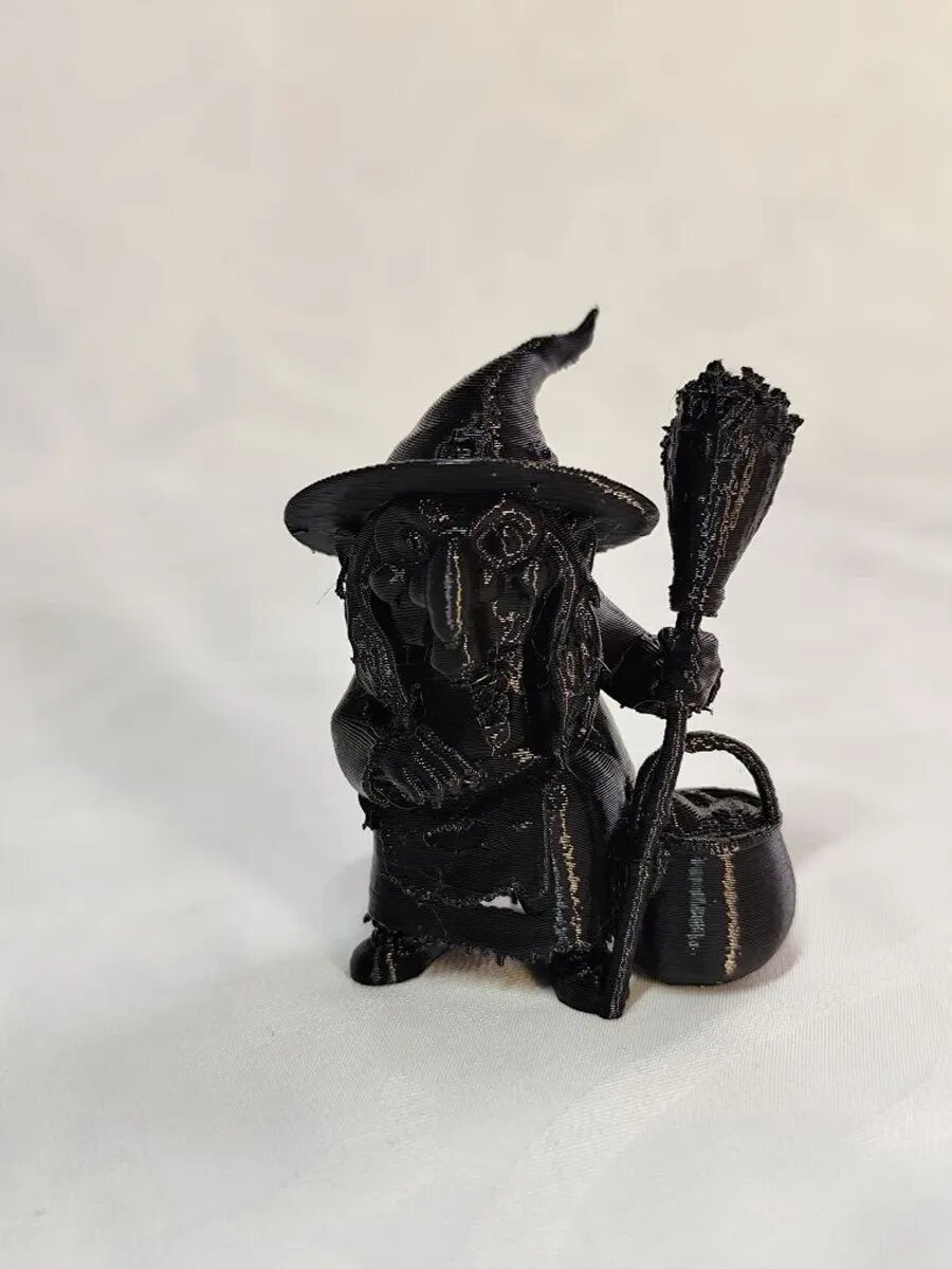 Баба Яга с корзинкой. 3D фигурка.10 см.
