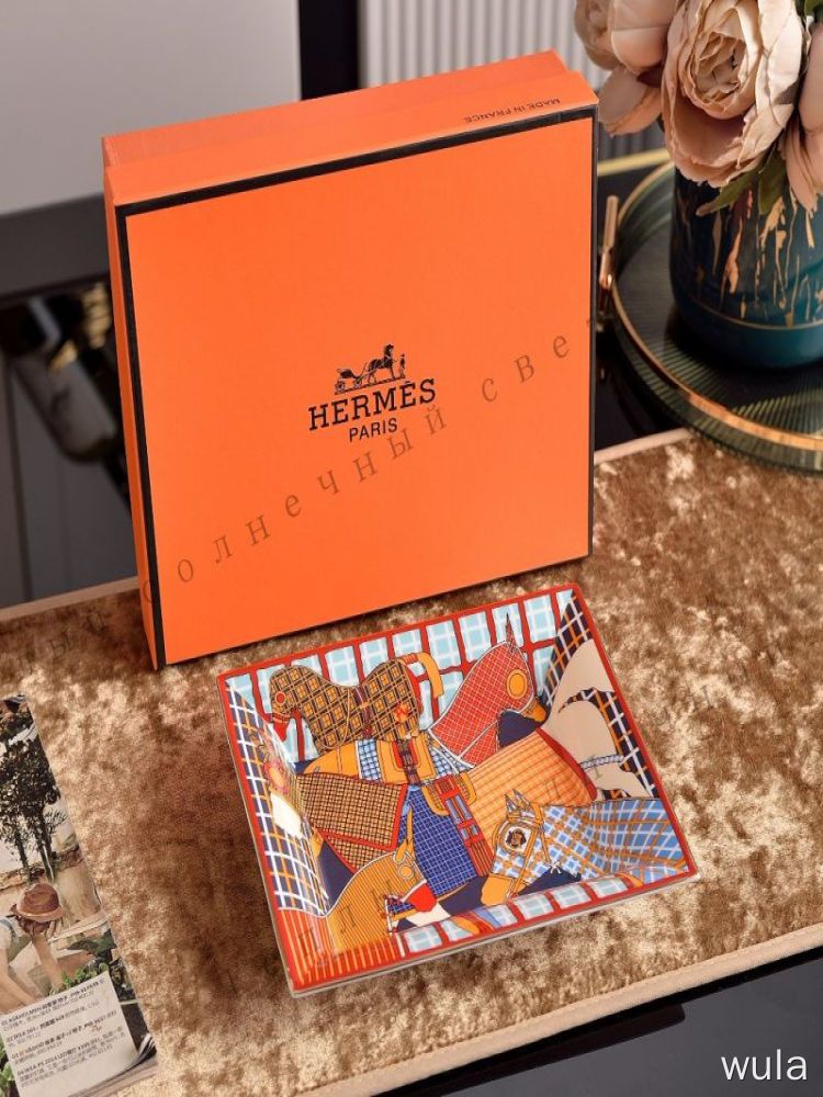 Квадратная тарелка Hermès Paris 17 см коричнево-красная с изображением лошадей для дома и подарка