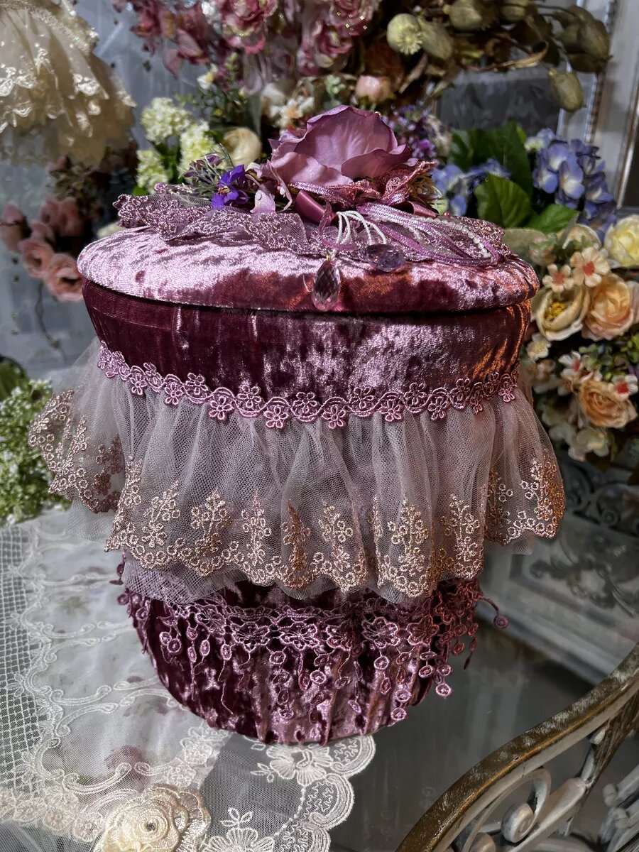 Чехол Ajourele A-1162, для корзины, малиновый, жесткий, декор с кружевом