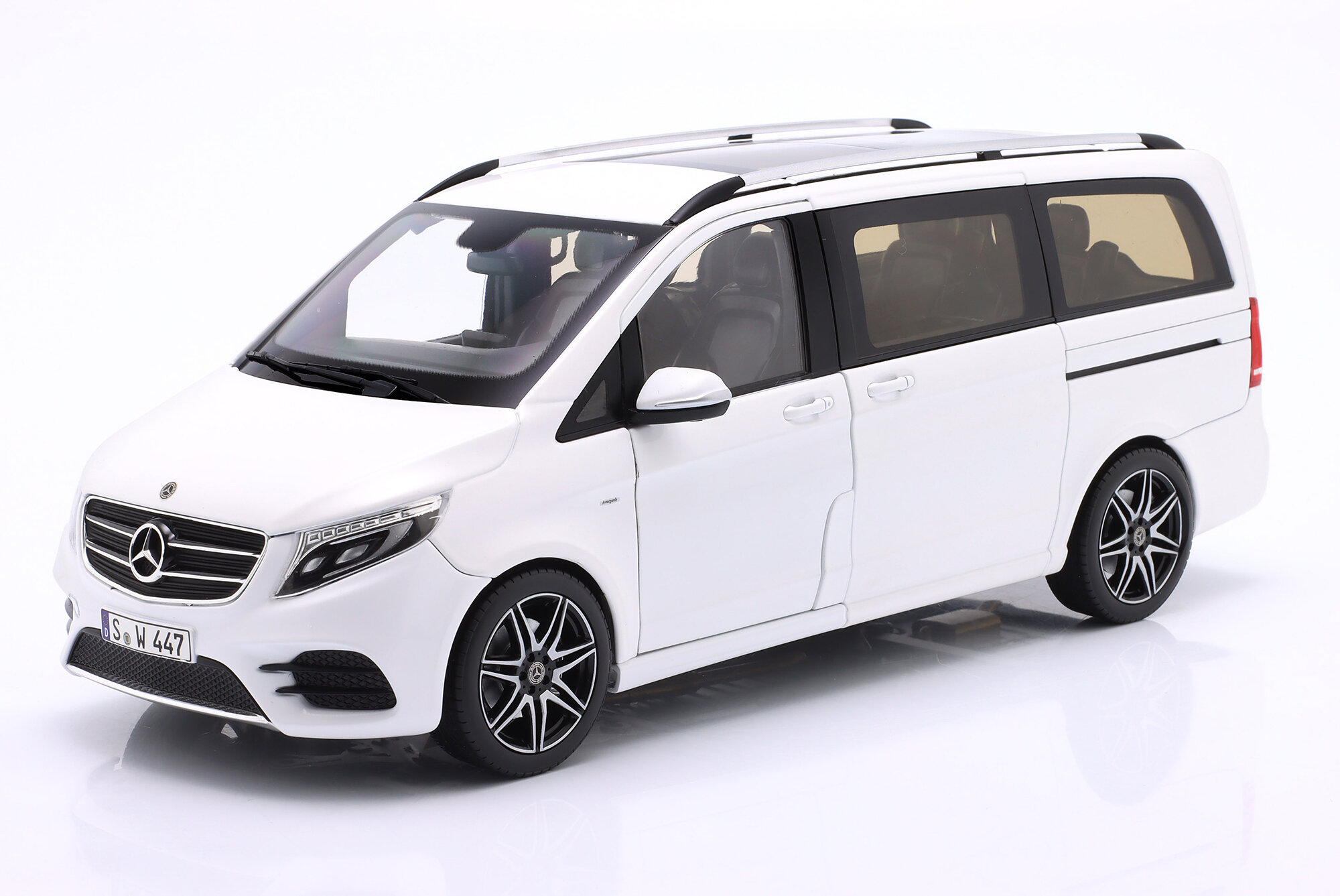 Модель коллекционная NOREV Mercedes v-klasse amg-line 2018 white / мерседес v-класс амг-лайн белый
