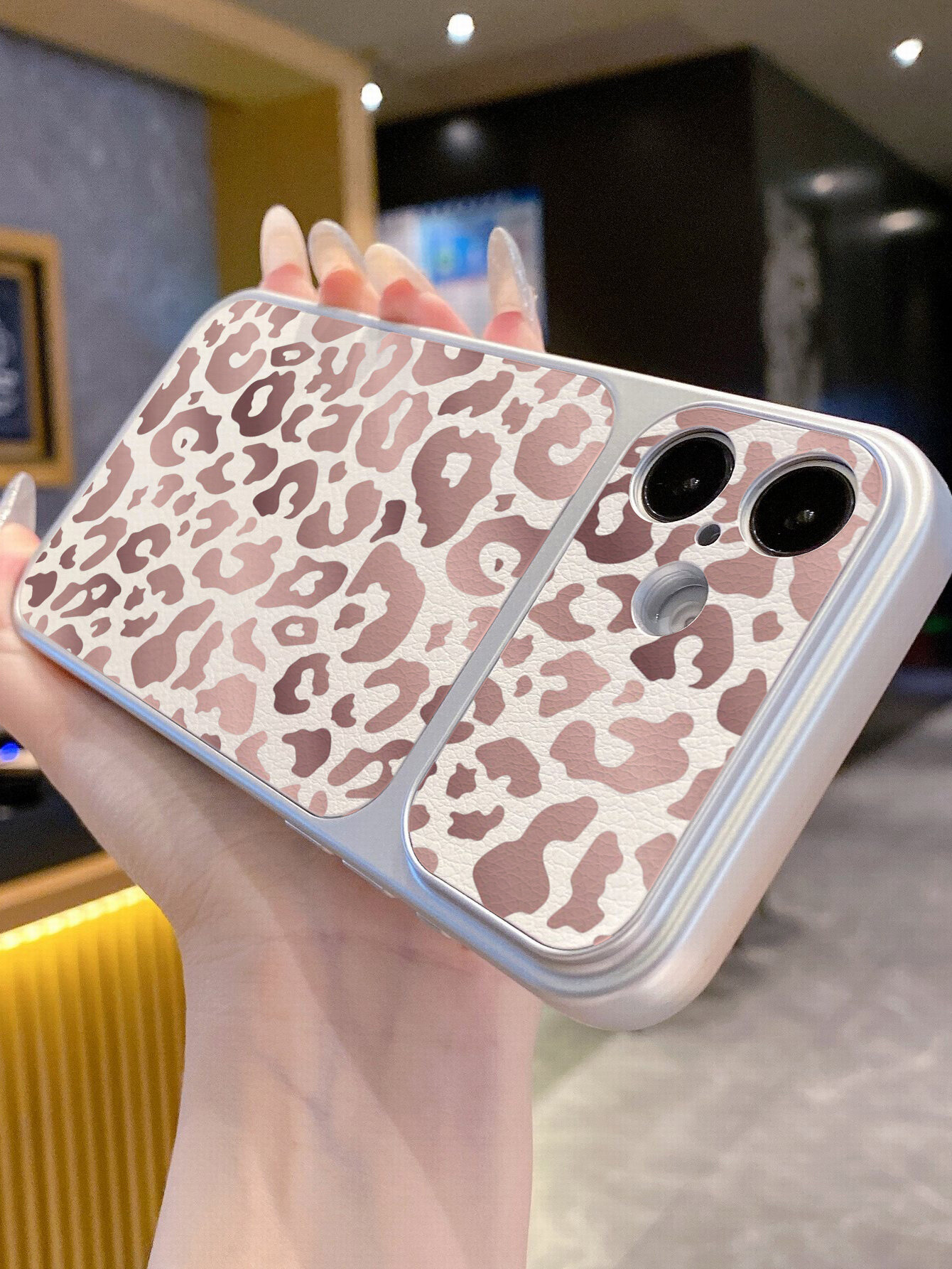 Чехол для iPhone 16(айфон 16) из двух частей из искусственной кожи, леопардовый, мягкая обложка