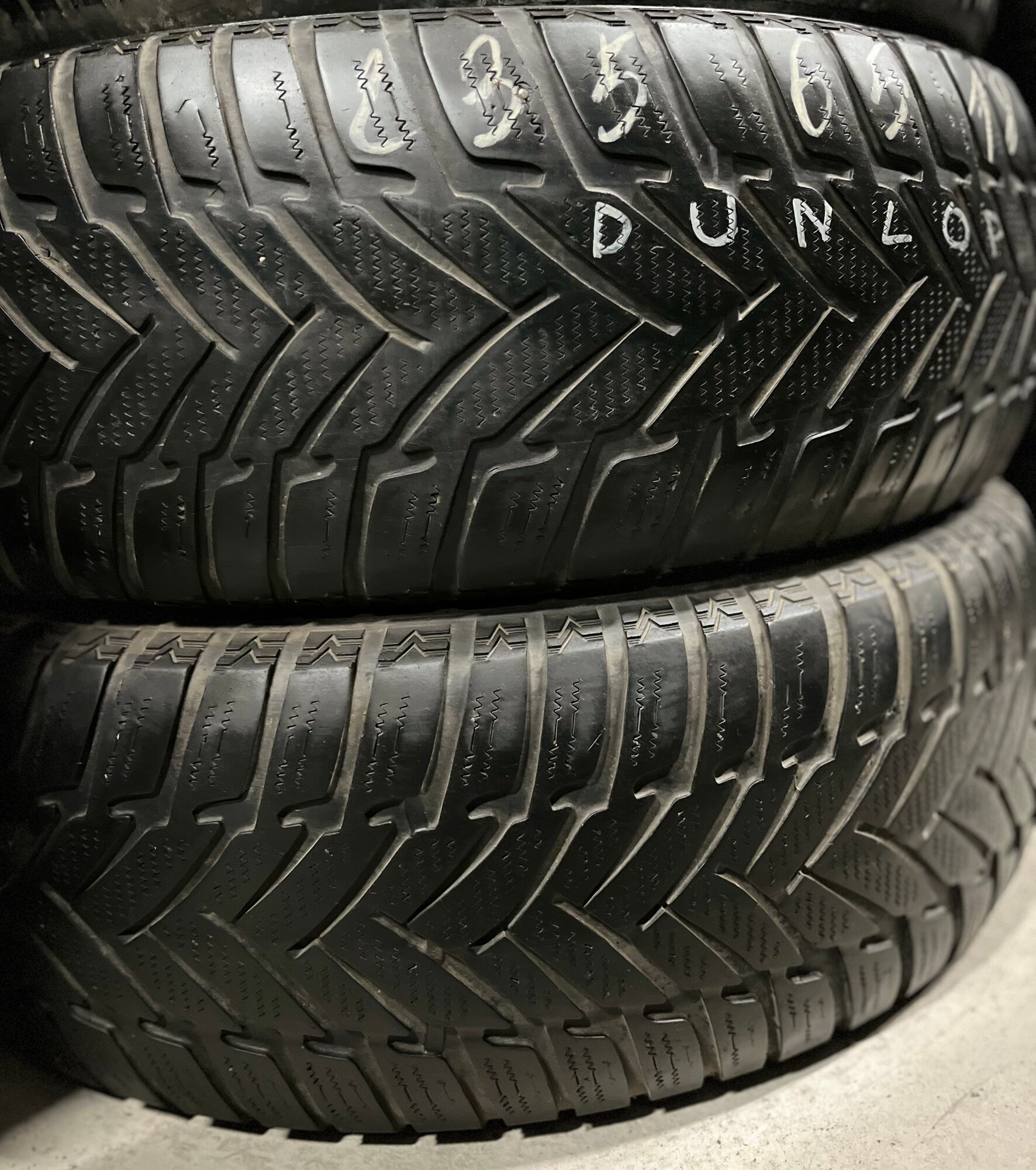 Пара 235-65-18 Шины бу зимние Dunlop