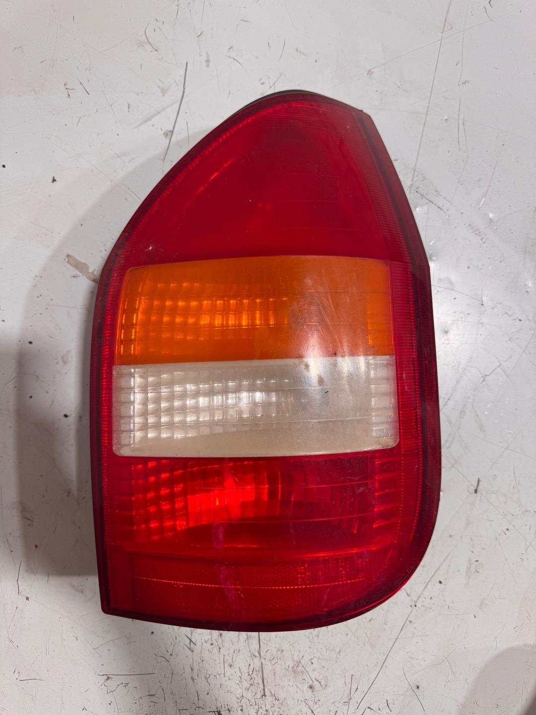 Фонарь задний правый Opel Zafira A (1999 - 2003) 9117445