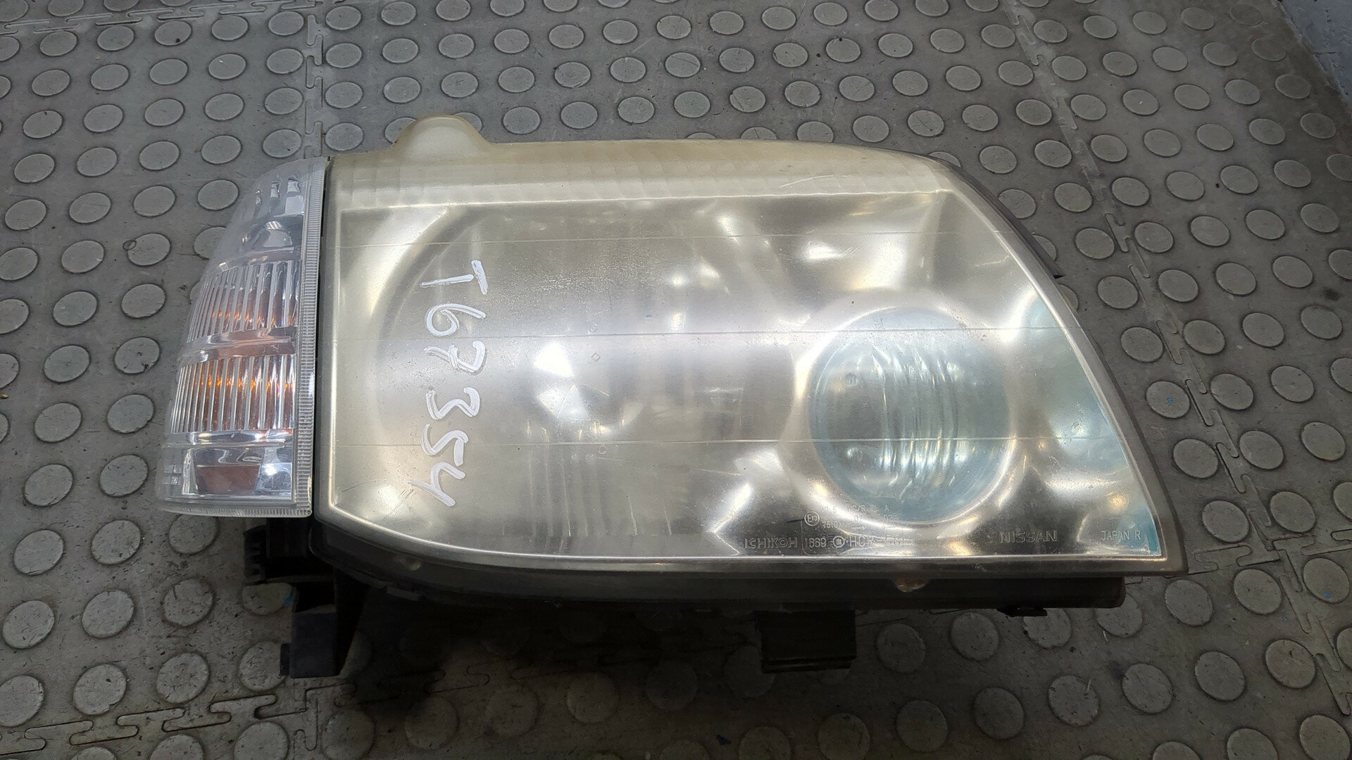 Фара (передняя) правая Nissan X-Trail (T30) Б/У