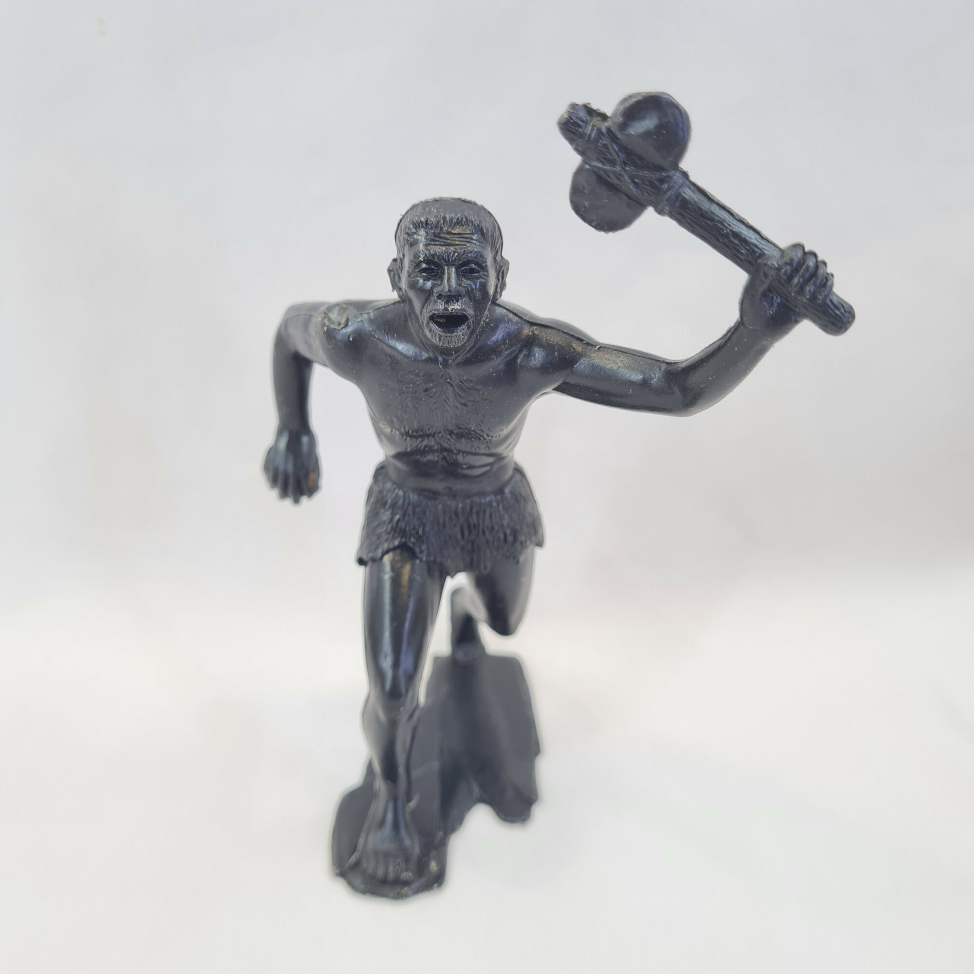 Фигурка воина винтажная СССР. Игрушечный человек с молотом на подставке, военная тематика