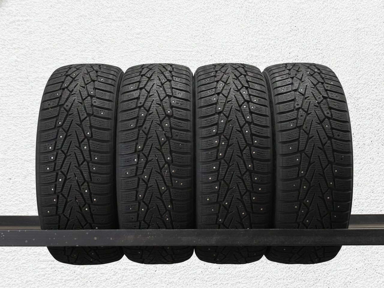 Зимние шины шипованные Nokian Tyres Nordman 7 205/50 R17 35% износ TSB056139