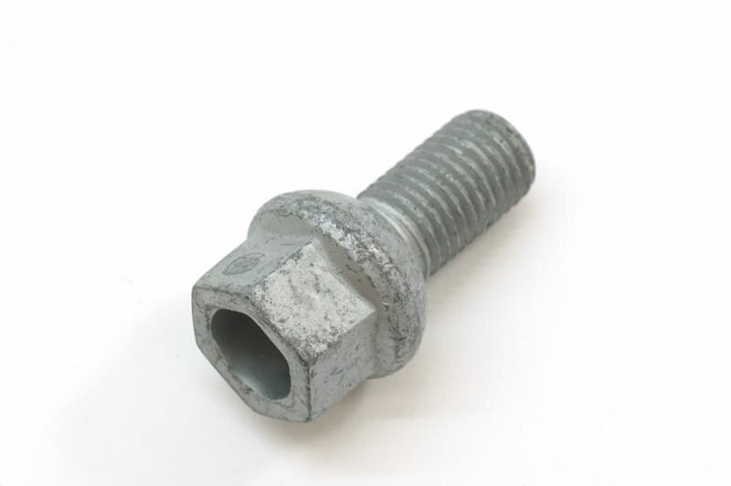 Болт колёсный Mercedes A000 990 98 07