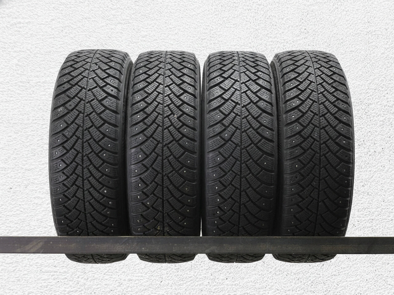 Зимние шины шипованные BFGoodrich G-Force 185/65 R15 35.0% износ PT0010394 TSB053641