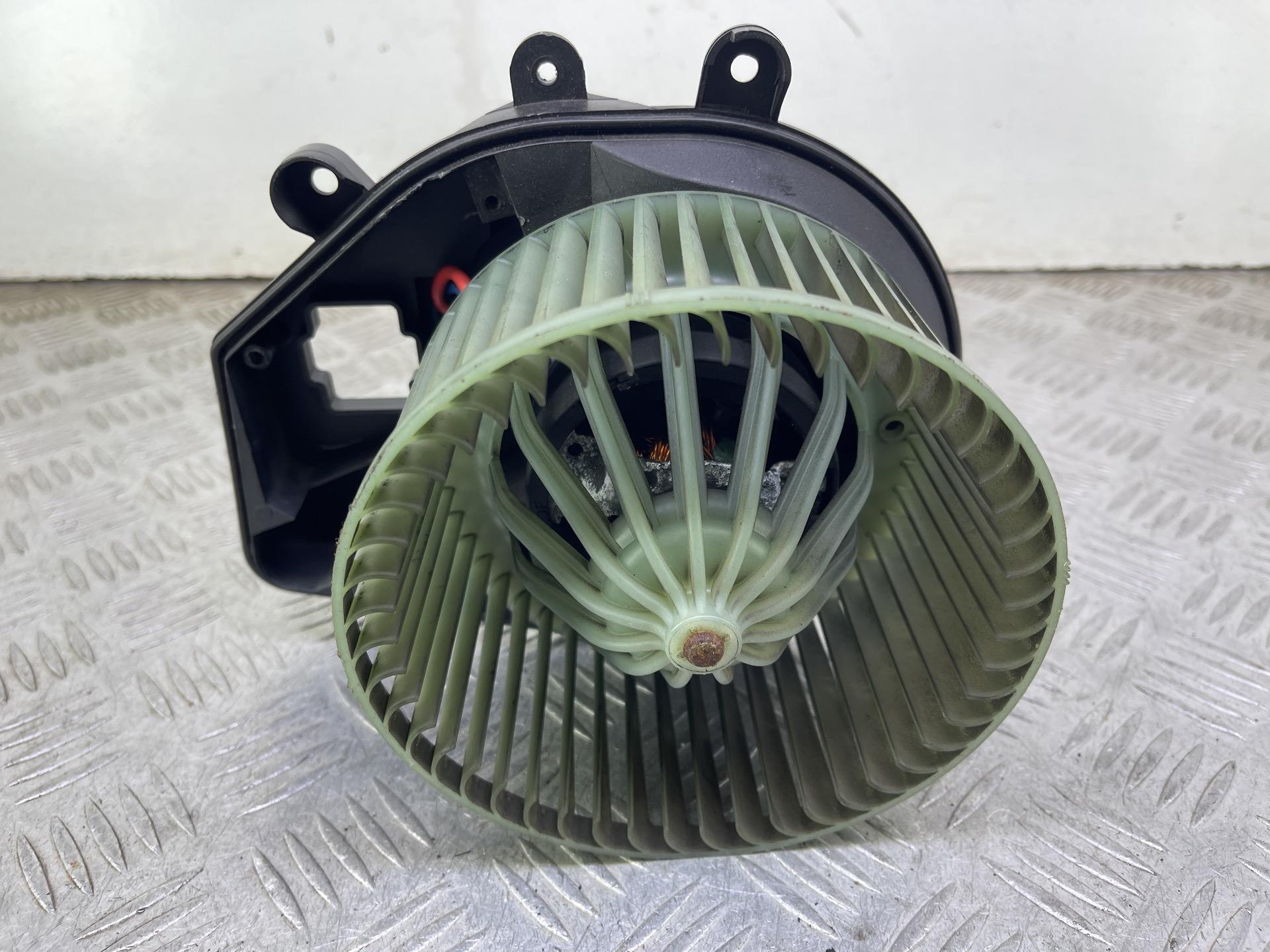 Моторчик печки Volkswagen Passat B5 (1996 - 2001) 74022233F