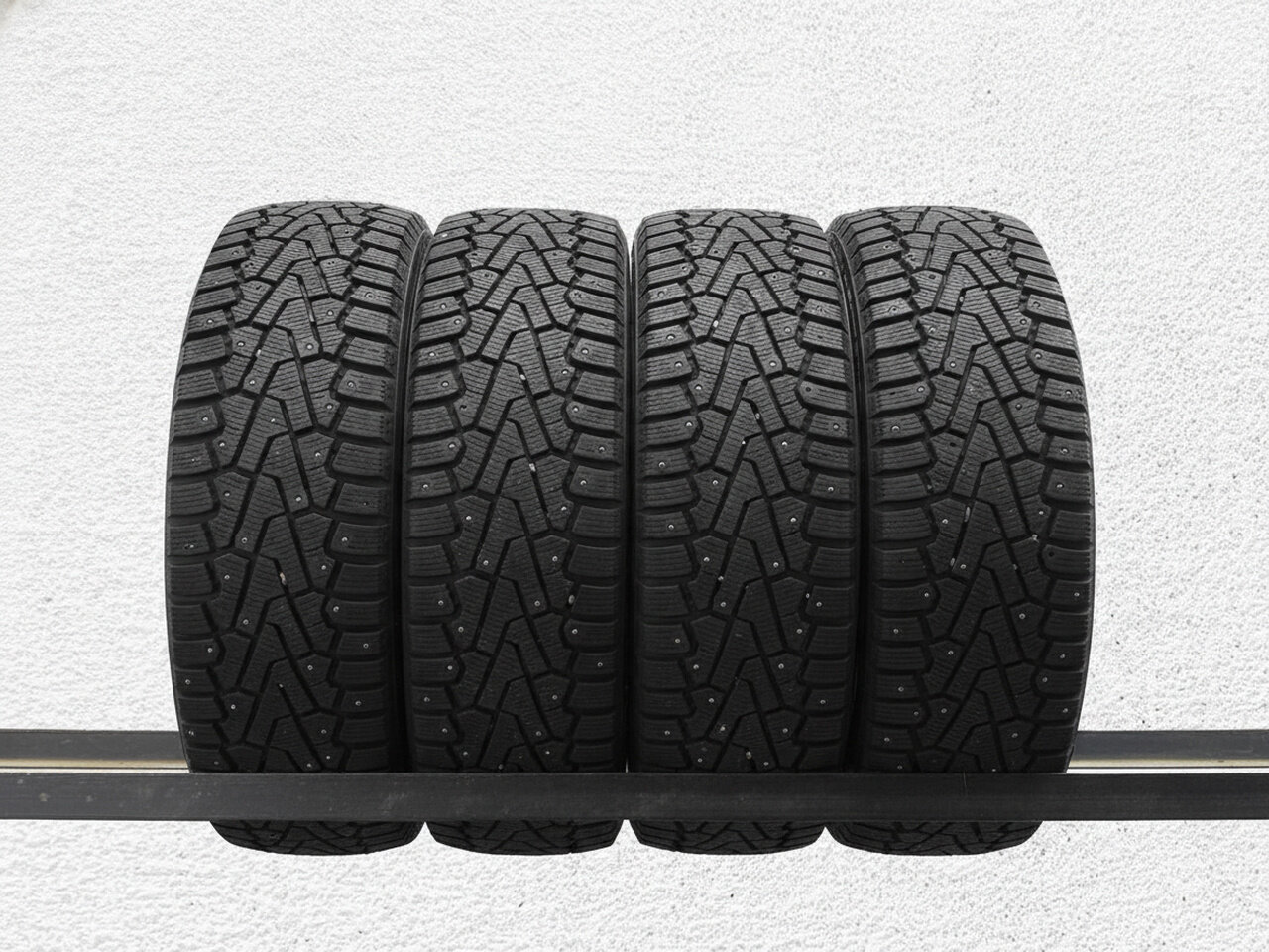 Зимние шины шипованные Pirelli Ice Zero 225/65 R17 35% износ TSB056028