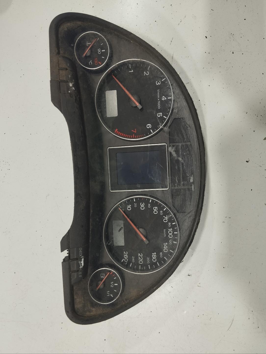 Панель приборов (щиток) Audi A4 B6 (2000 - 2006) 8E0920900H