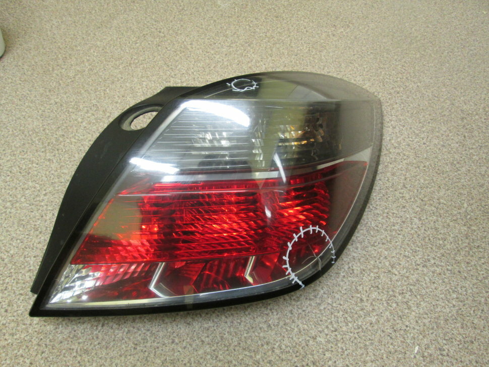 Фонарь задний правый 24451834 Opel Astra H 2004> (3 дверн. хэтчбек) б/у