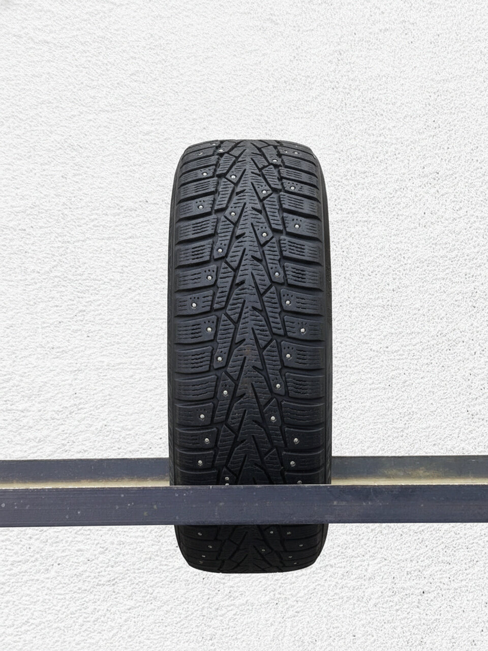 Зимние шины шипованные Nokian Tyres Nordman 7 185/65 R14 35% износ TSB035468
