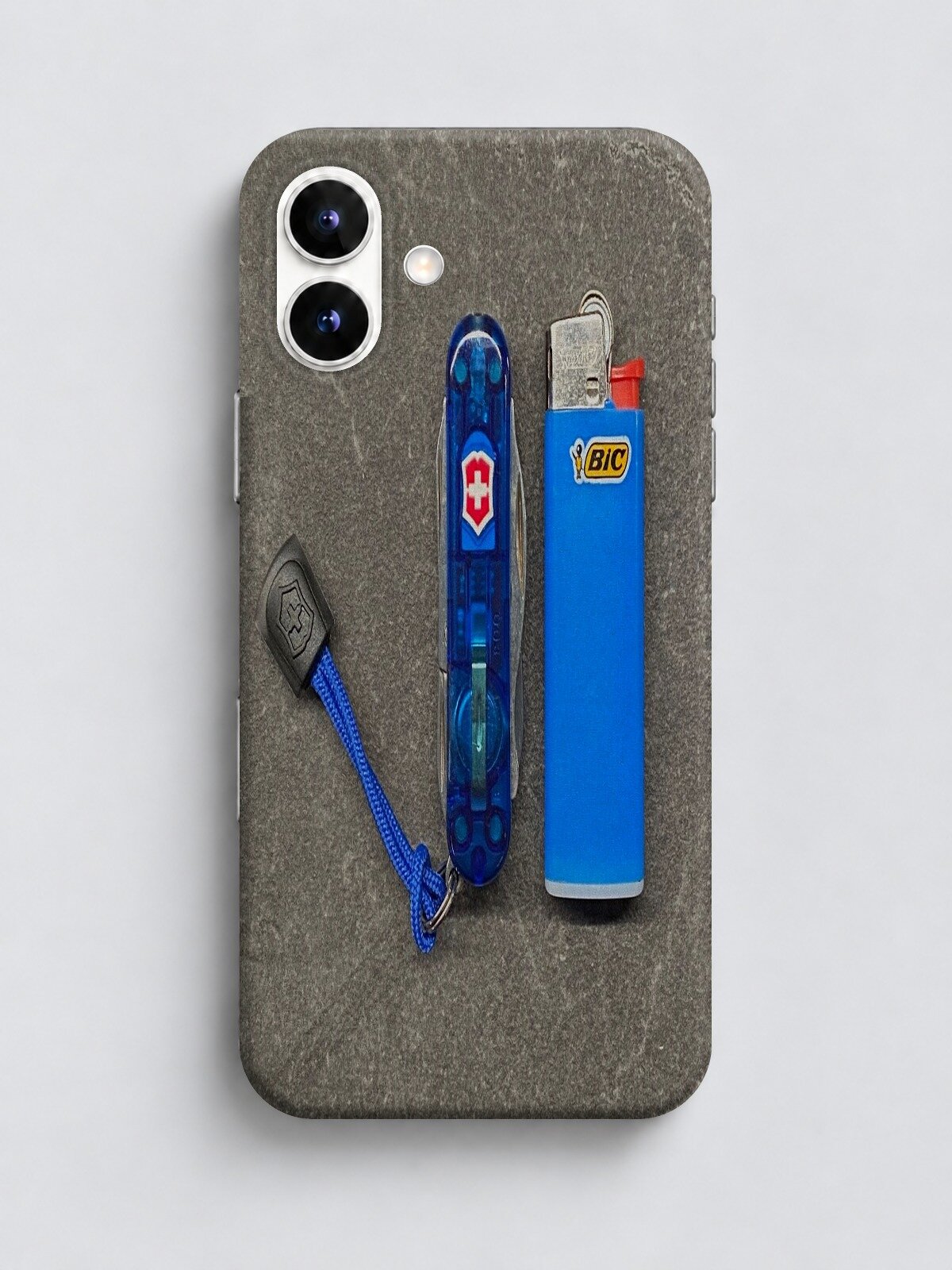 Эстетичный чехол на iPhone 16 Victorinox