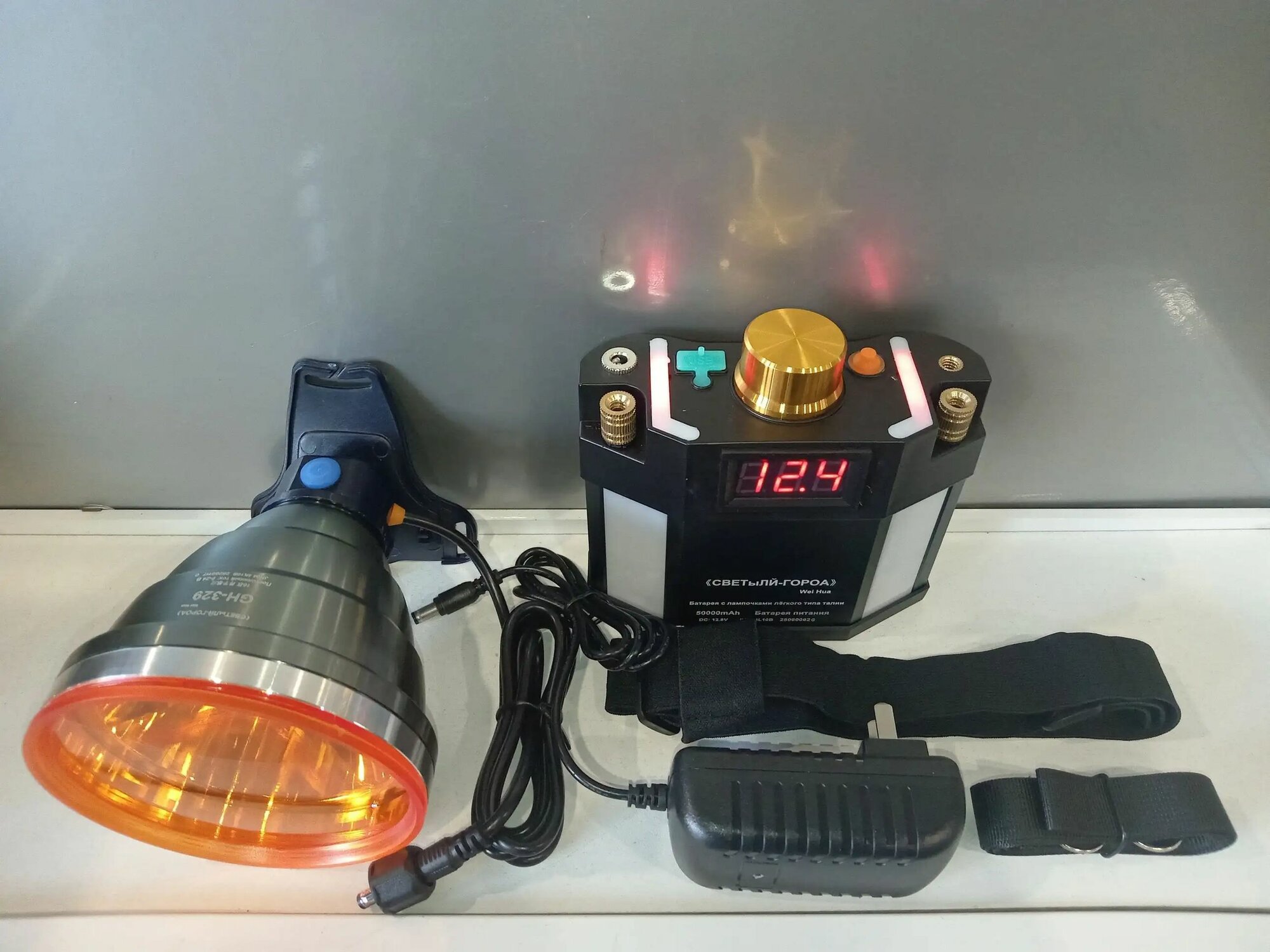 Интеллектуальная фонарь - фара GH-329 "Светлый город", режим сенсорного включения, DC - 9/24 V, 12.8 V, аккумулятор ёмкостью 50000 мАч, зарядное устройство, дальность - 4000 м.