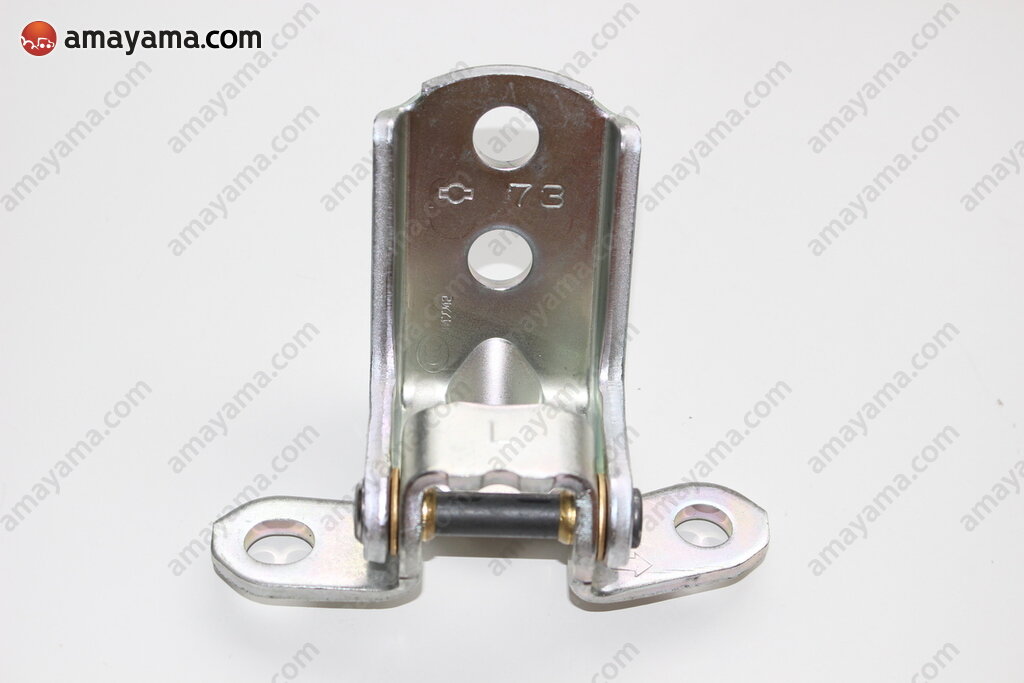 Петля двери передней Nissan 824202J00A