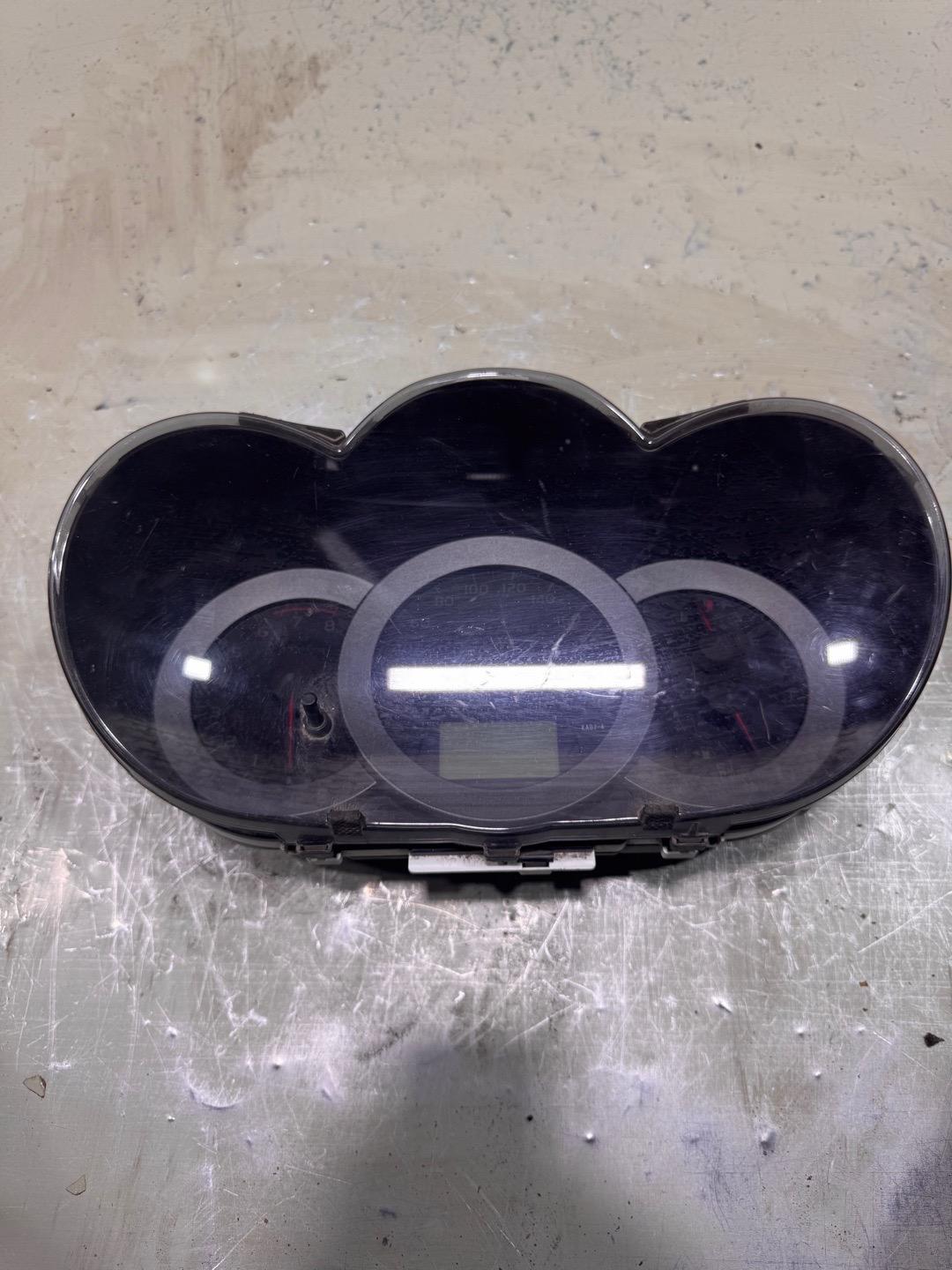 Панель приборов (щиток) Toyota RAV4 3 XA30 (2005 - 2008) 838000R370