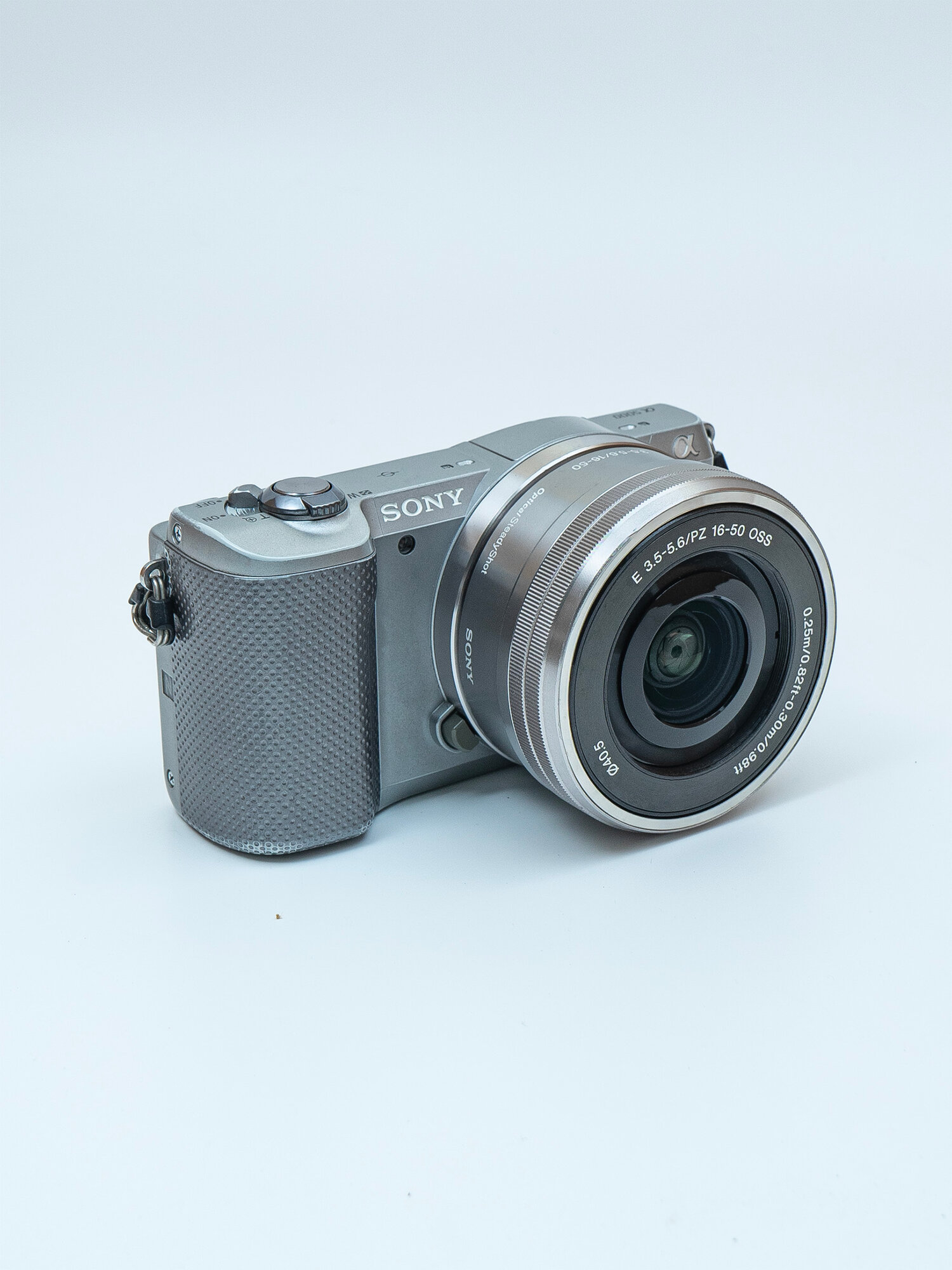Компактный беззеркальный фотоаппарат Sony Alpha ilce-5000 Kit 16-50mm (пробег 17631)