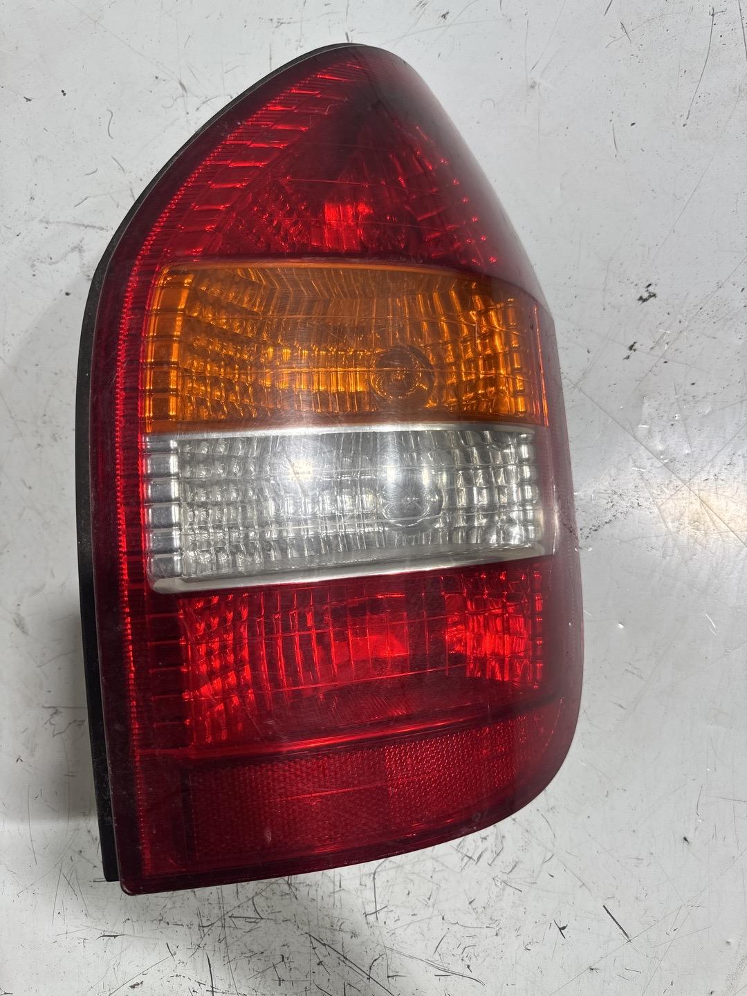 Фонарь задний правый Opel Zafira A (1999 - 2003) 9117445