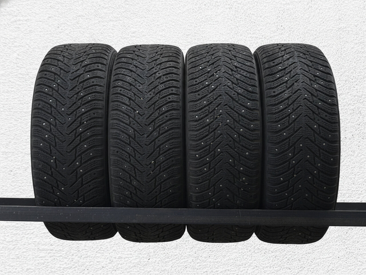 Зимние шины шипованные Nokian Tyres Hakkapeliitta 8 225/55 R17 35.0% износ PT0010922 TSB055637