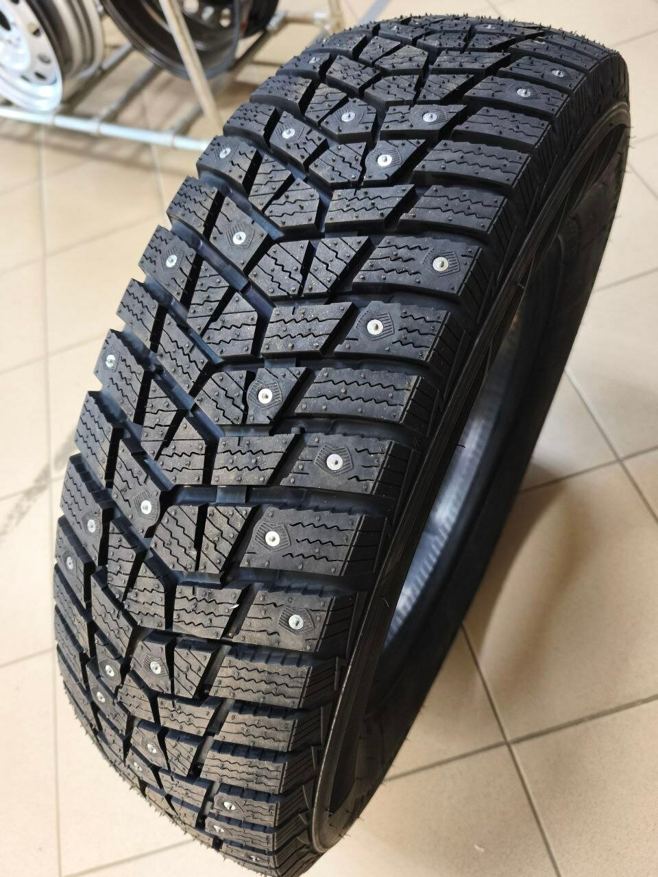 Шины зимние, шипованный R-16C 225/75 Hankook Winter i'Pike LV RW15 121/120R Ш